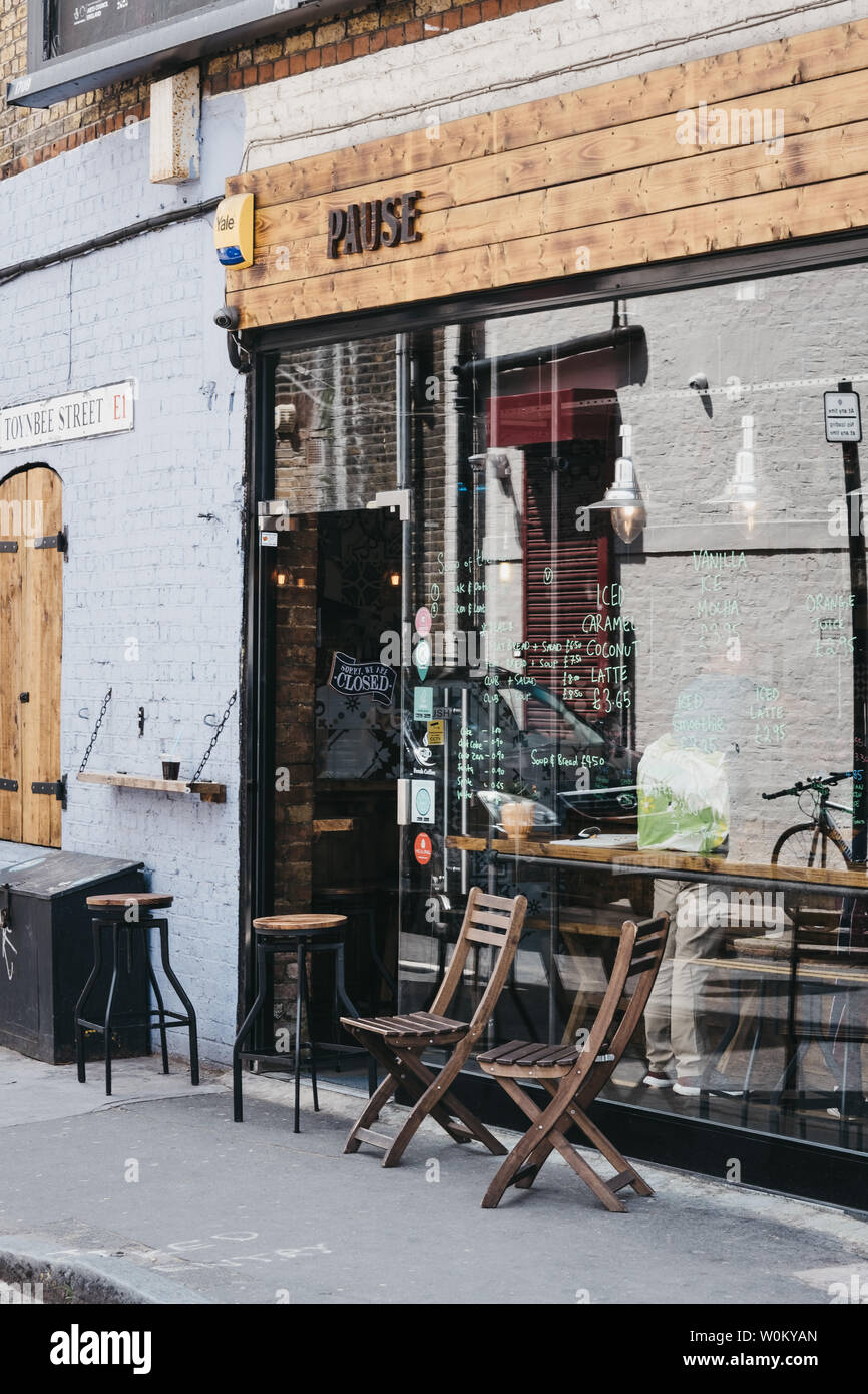 Pause cafe hi-res stock photography and images - Alamy