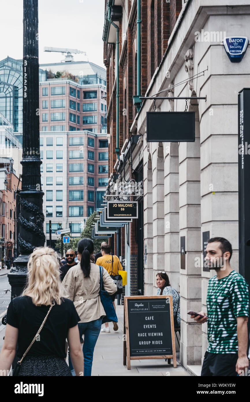 Busy halls hi-res stock photography and images - Alamy