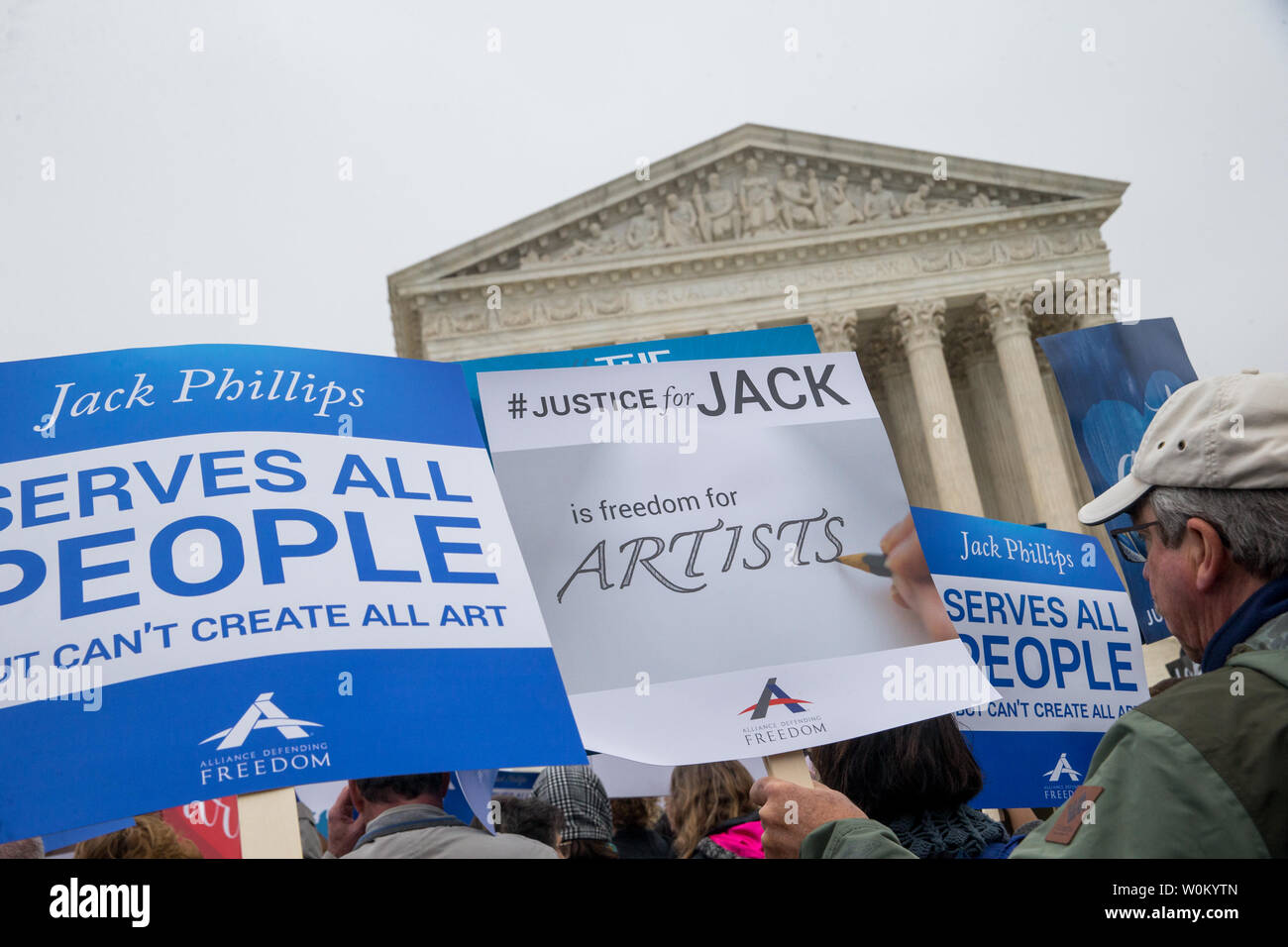 Demonstrators hold up signs in support of cake artist, Jack Phillips ...