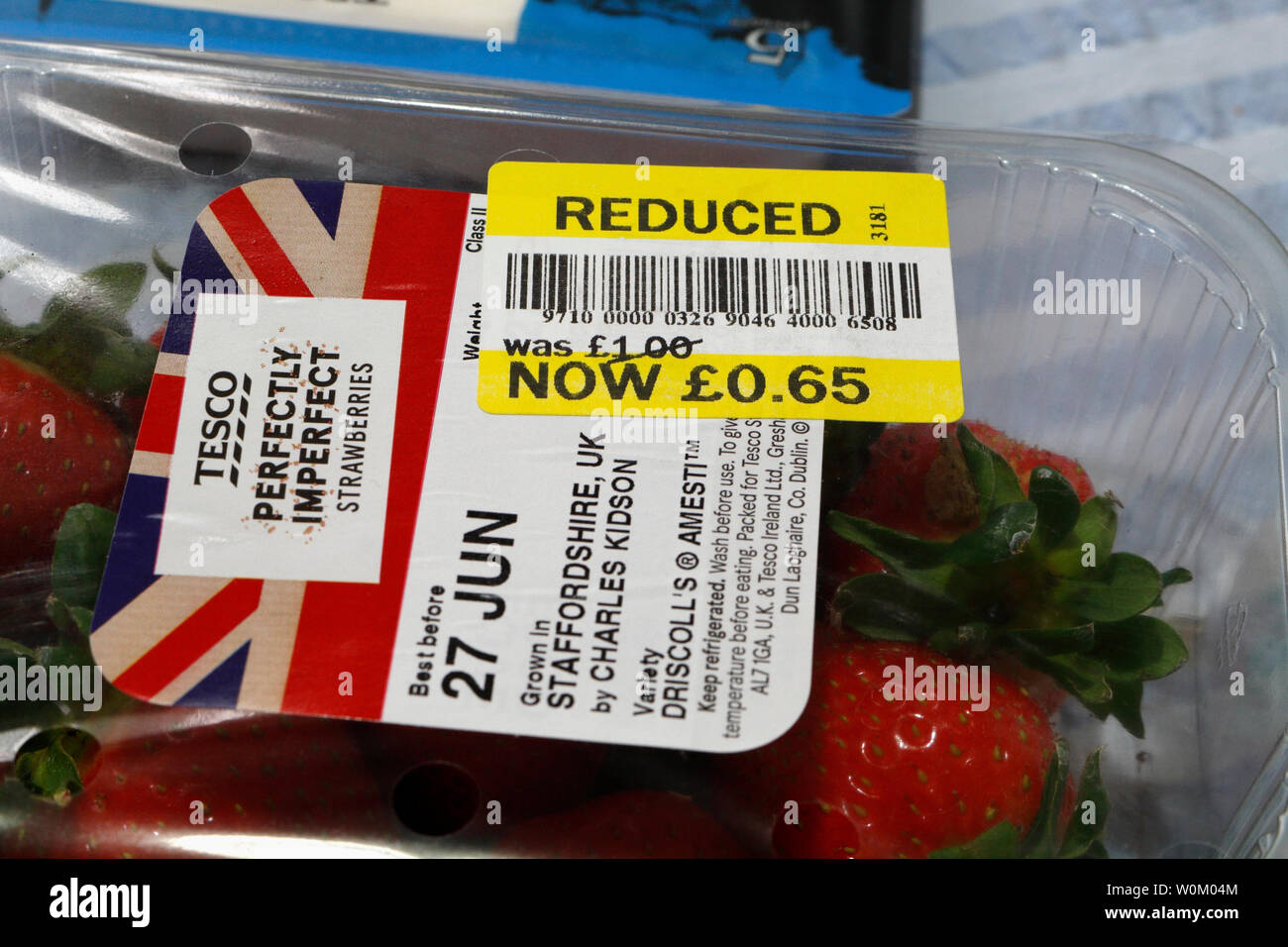 Reduced food hi-res stock photography and images - Alamy