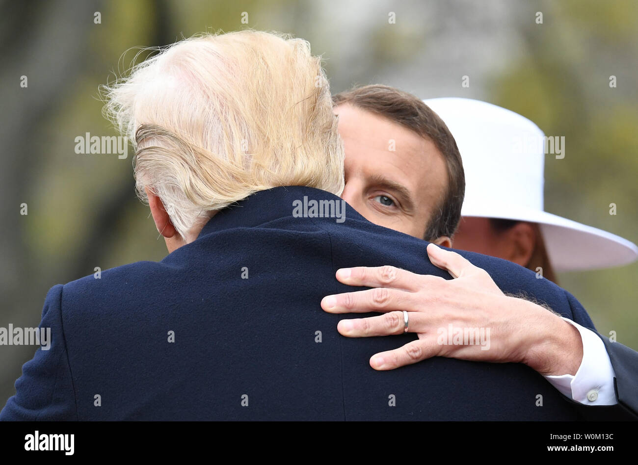 U s president donald trump hugs hi-res stock photography and images - Alamy