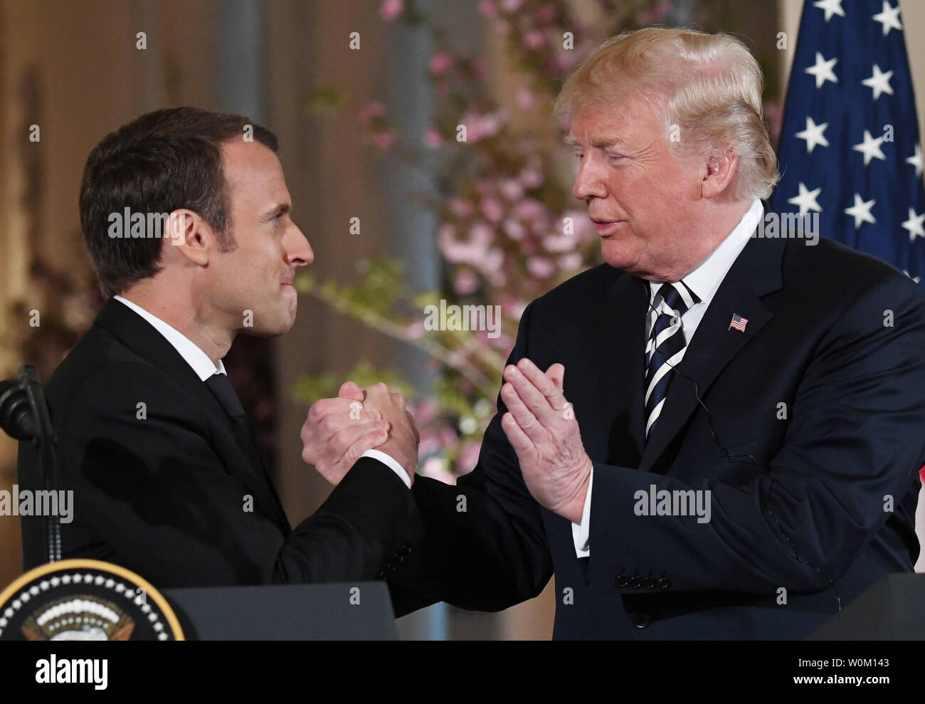 Donald trump macron hands hi-res stock photography and images - Alamy