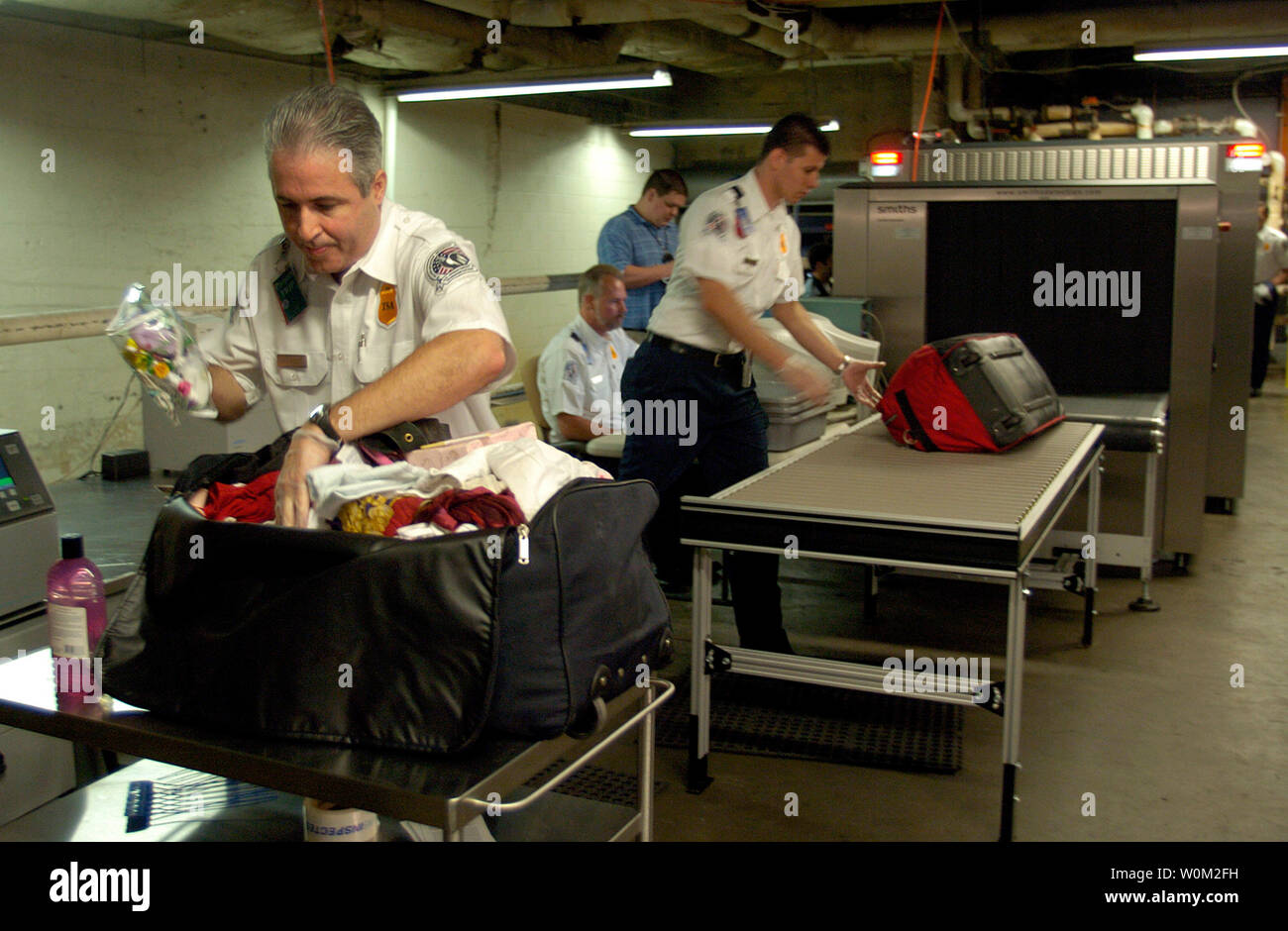 Security screening station hi-res stock photography and images - Alamy
