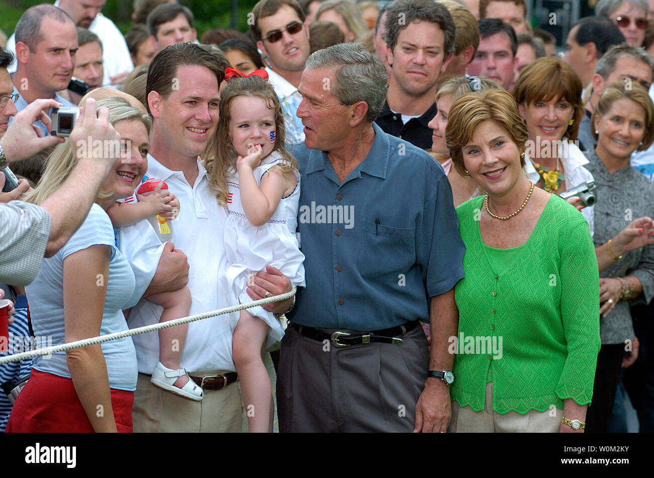 President George W. Bush and First Lady Laura Bush welcome guests to ...