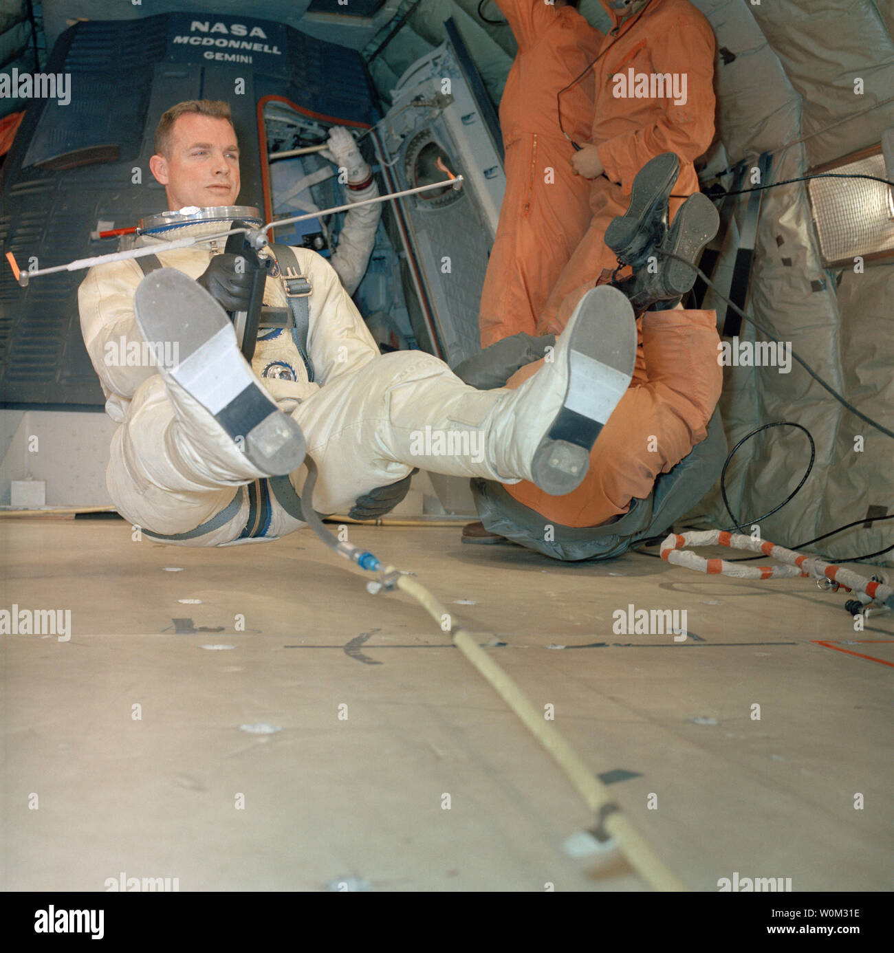Nasa manned maneuvering unit hi-res stock photography and images - Alamy