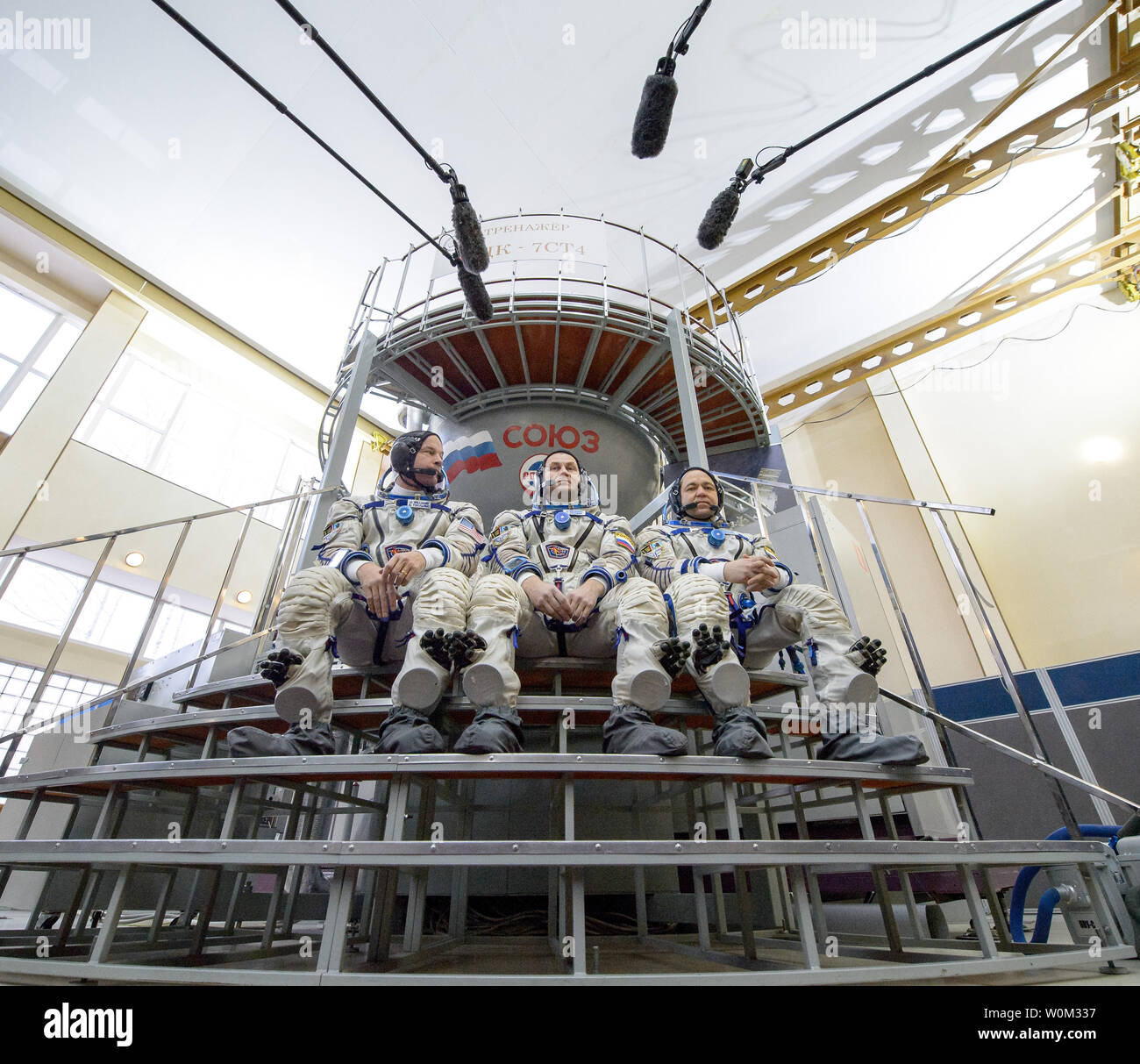 Expedition 47 crew members: NASA astronaut Jeff Williams, left, Russian ...