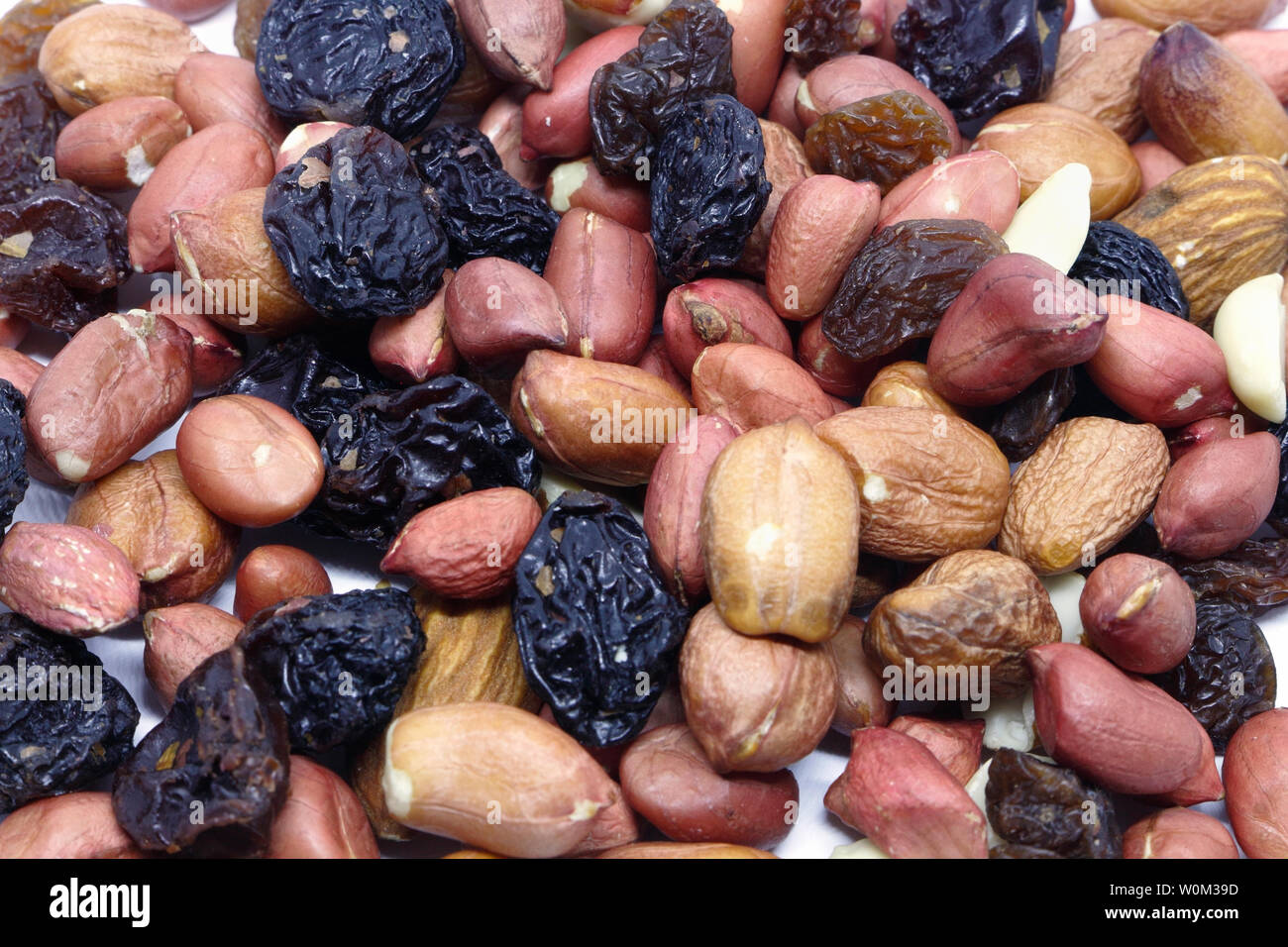 Mixed nuts and raisins Stock Photo - Alamy