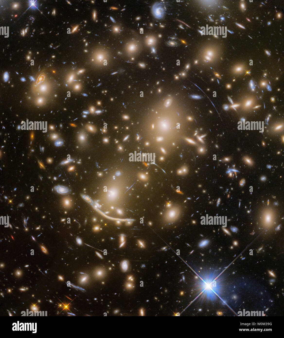 With the final observation of the distant galaxy cluster Abell 370 ...