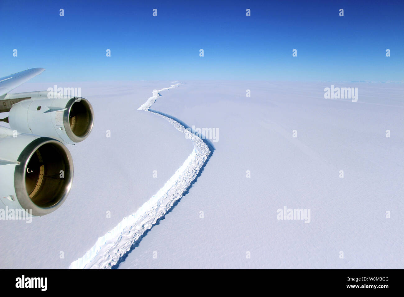 Icebridge hi-res stock photography and images - Alamy