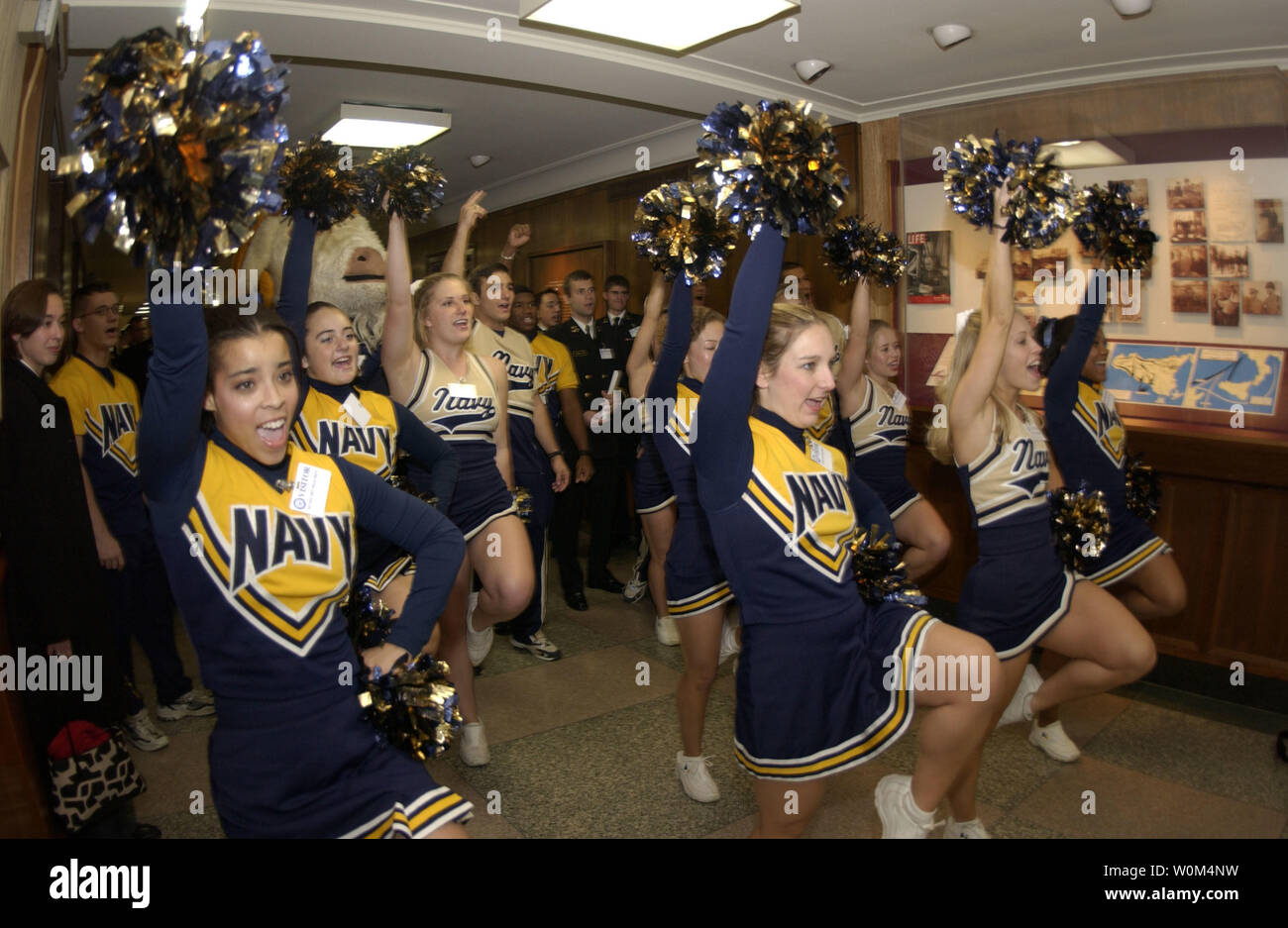 Navy cheerleaders hi-res stock photography and images - Alamy