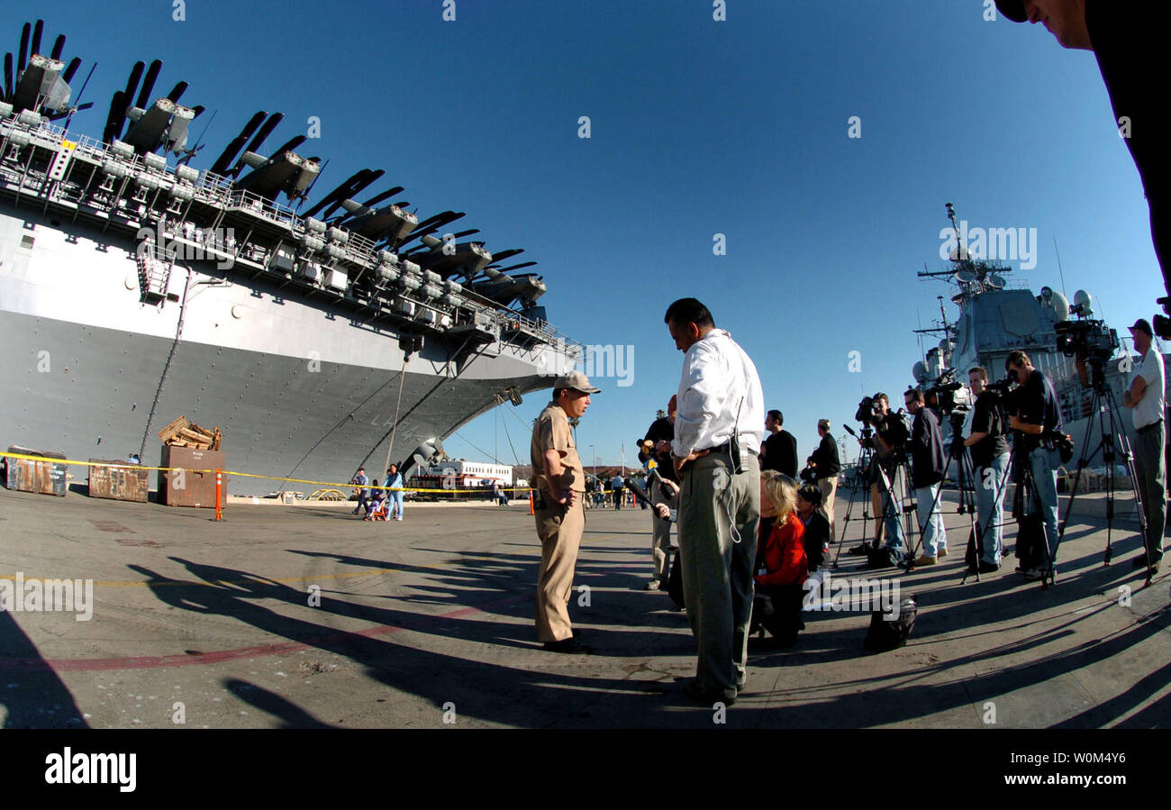 Uss boxer lhd 4 hi-res stock photography and images - Alamy