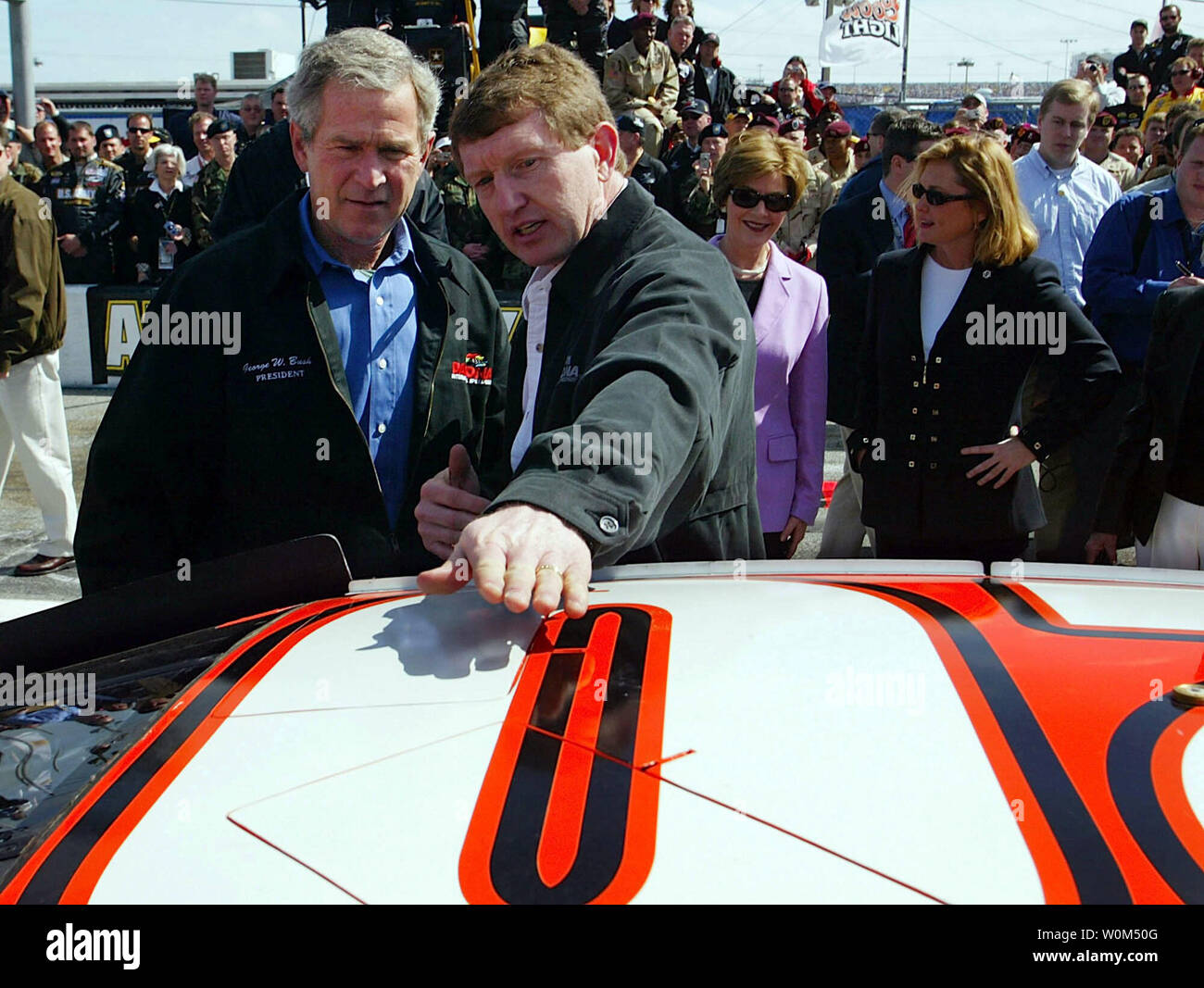 2004 daytona 500 hi-res stock photography and images - Alamy