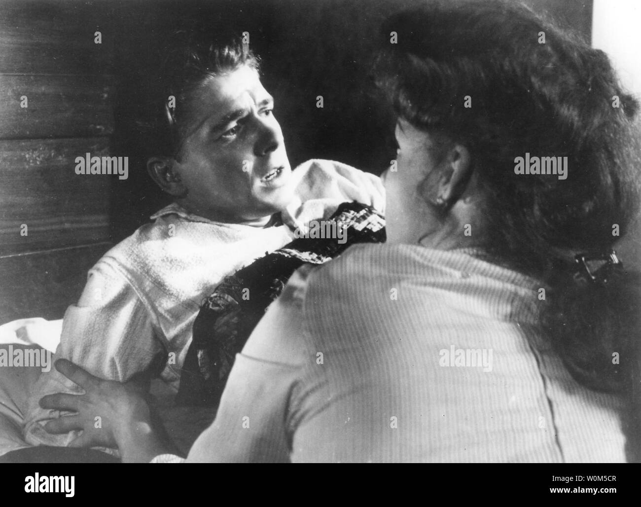 Kings row 1942 ronald reagan hi-res stock photography and images - Alamy