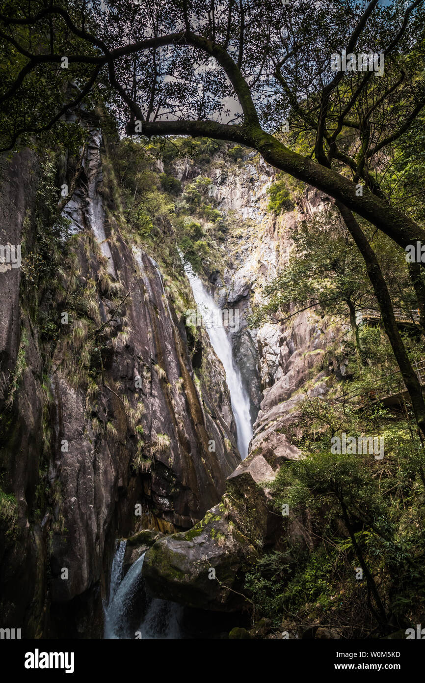 Wolong valley hi-res stock photography and images - Alamy