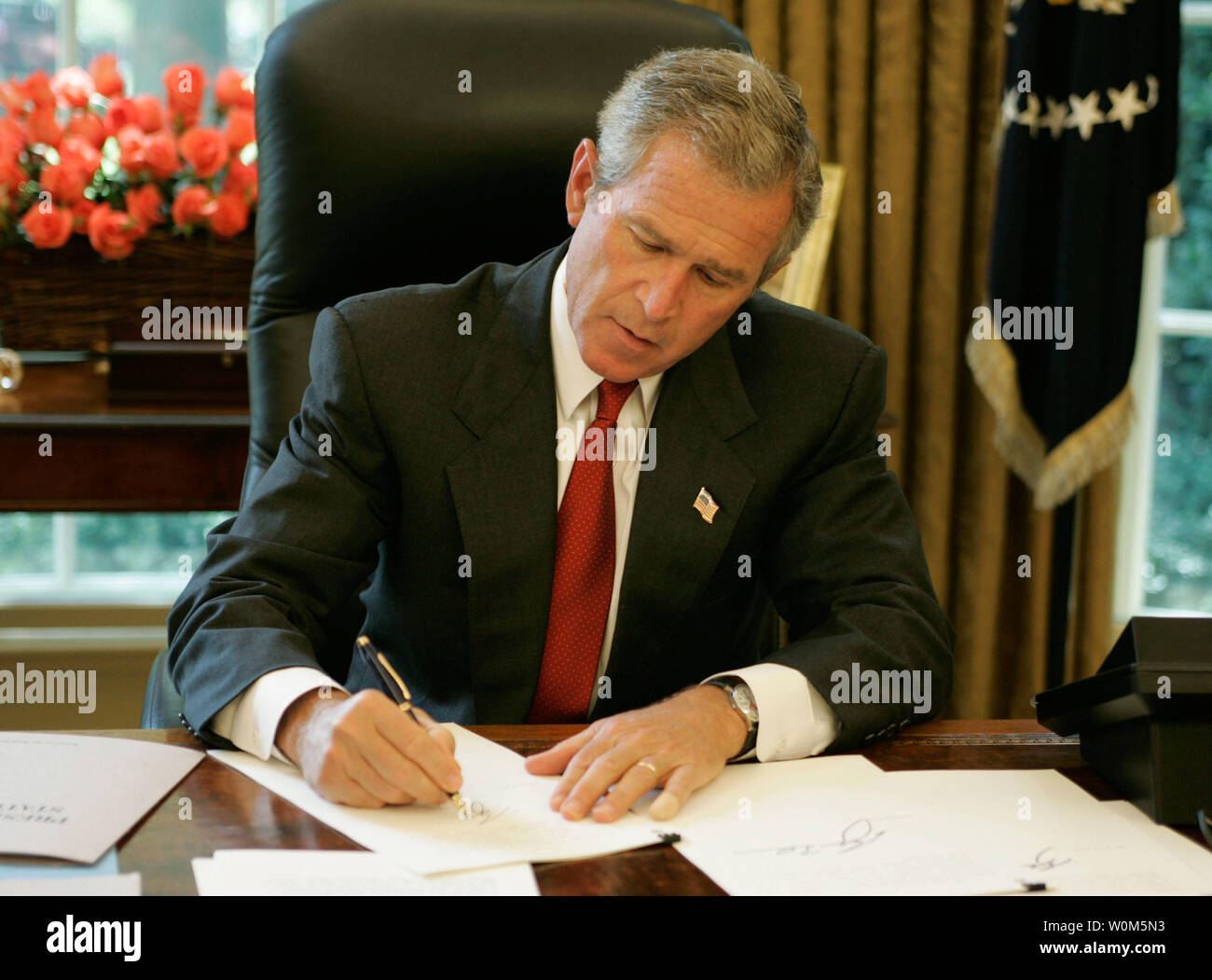 President George W. Bush signs executive orders and directives Friday ...