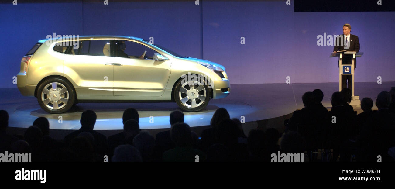 General Motors Chairman and CEO Rick Wagoner introduces the new ...