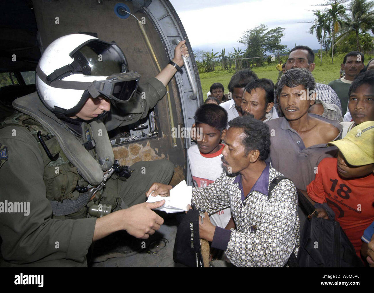 A crew chief in the rear of an SH-60B Seahawk, assigned to the ...