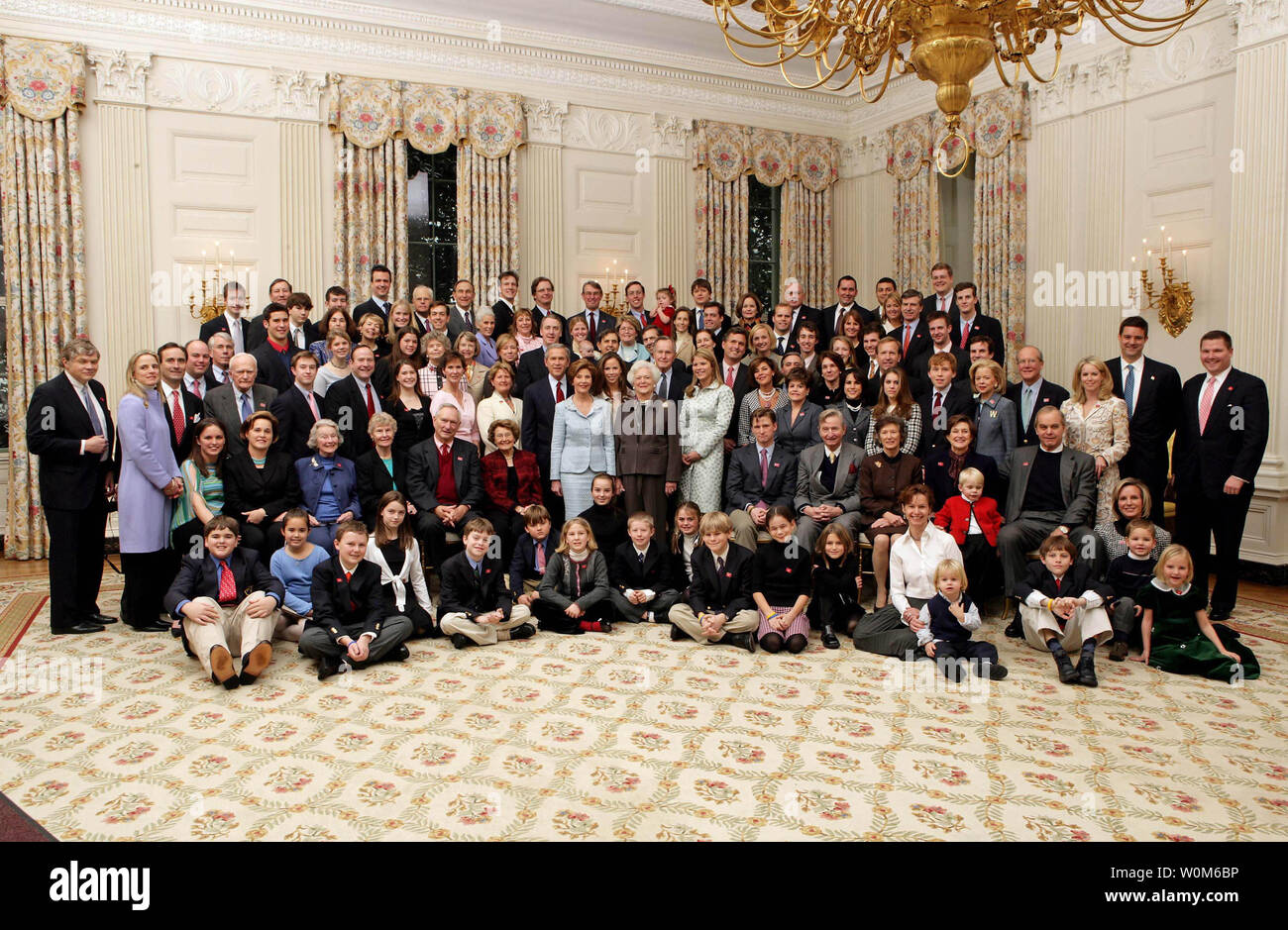 Bush family portrait 2005 hi-res stock photography and images - Alamy