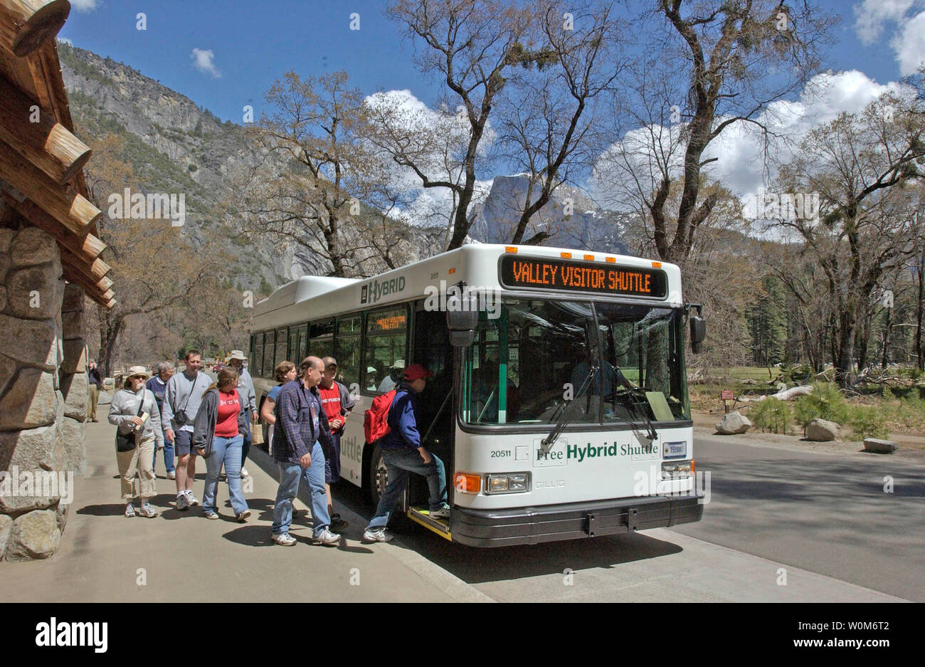 The National Park Service announces the first fleet of hybrid buses to ...