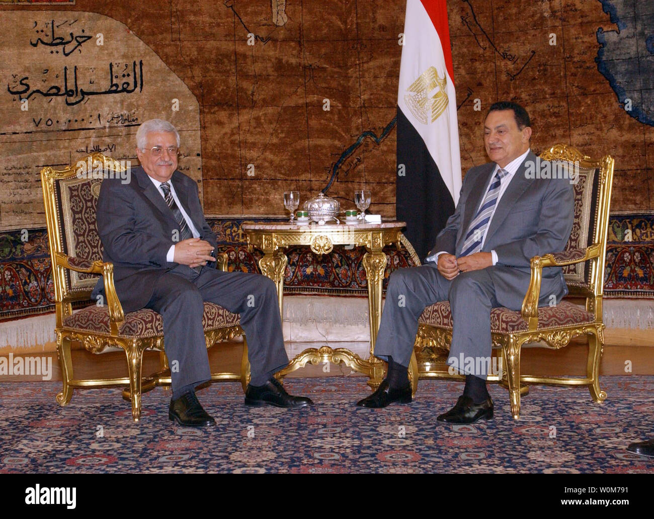 Security guards palestinian president mahmoud hi-res stock photography ...