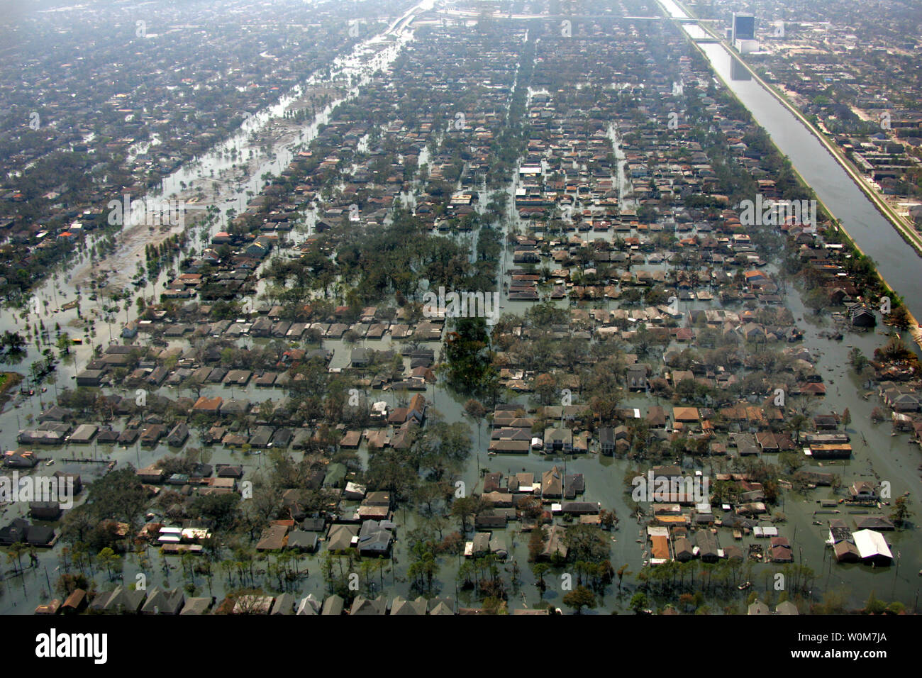 Hurricane katrina 2005 hi-res stock photography and images - Alamy