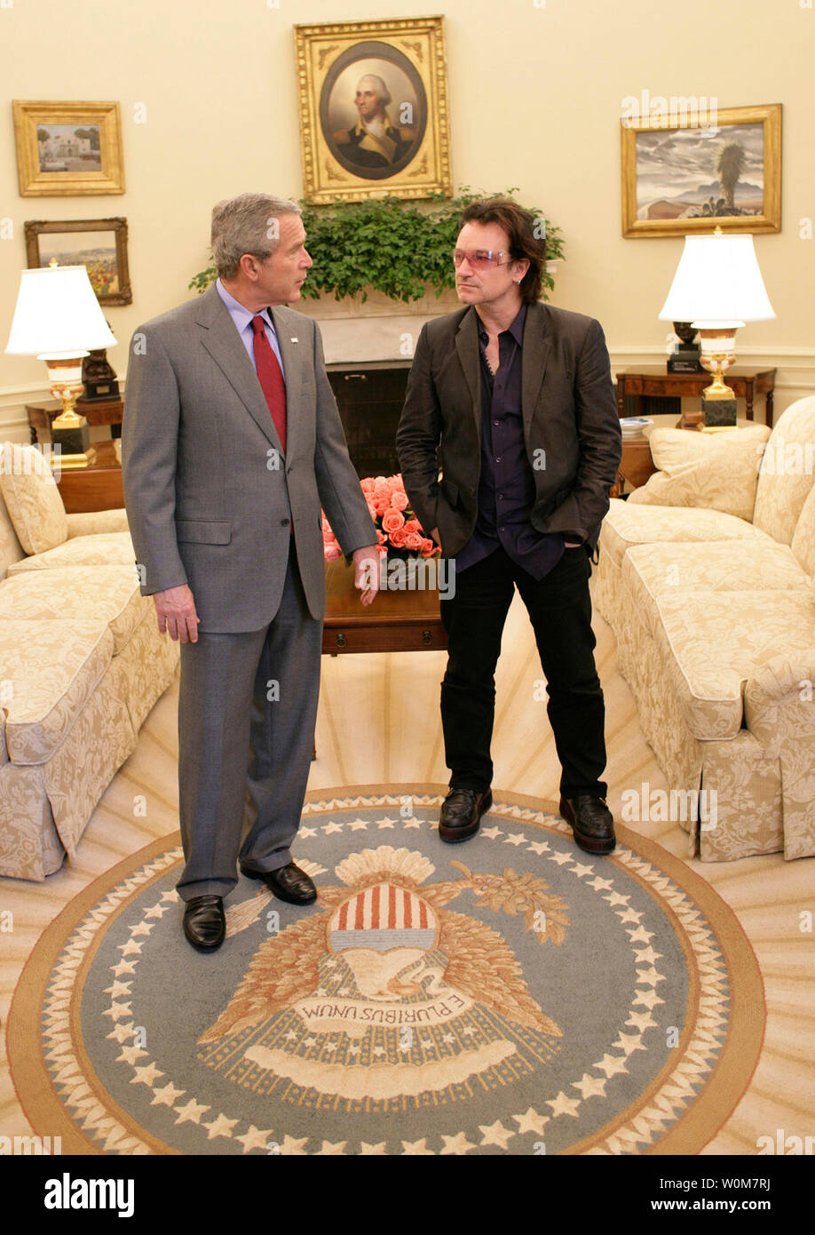 President George W. Bush (L) and Bono discuss global AIDS and Africa ...