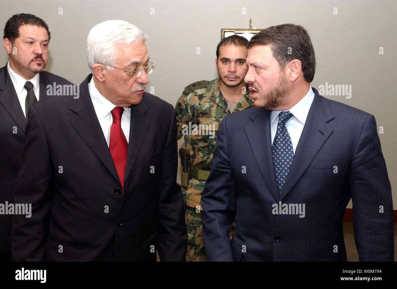 President Mahmoud Abbas (L) meets with King Abdullah II of Jordan in ...