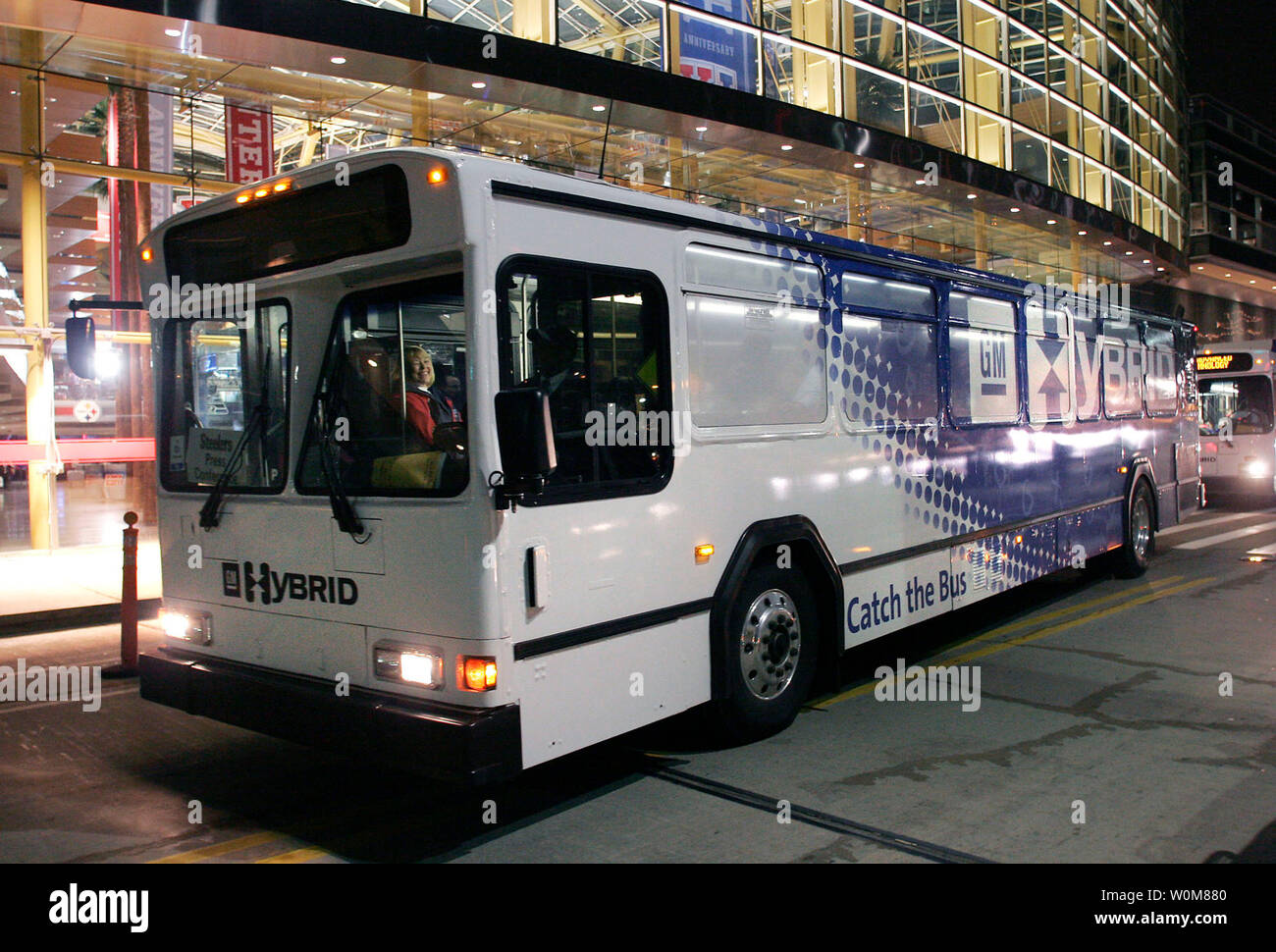 100 buses hi-res stock photography and images - Alamy