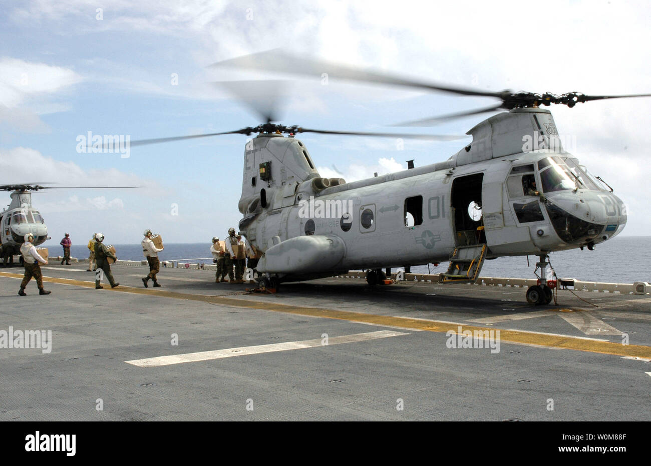 Ch 46 sea knight helicopter hi-res stock photography and images - Alamy
