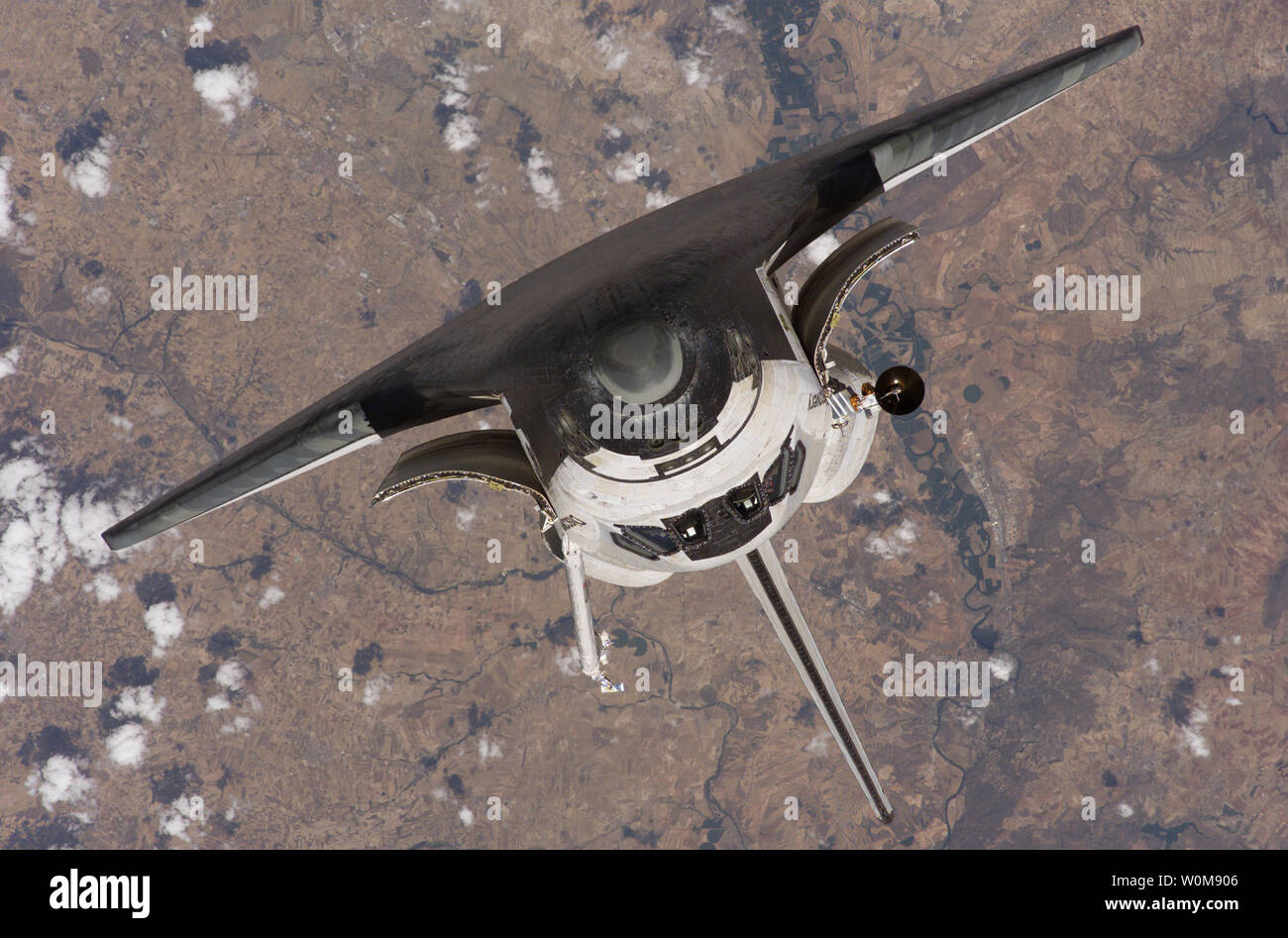 The Space Shuttle Discovery approaches the International Space Station ...