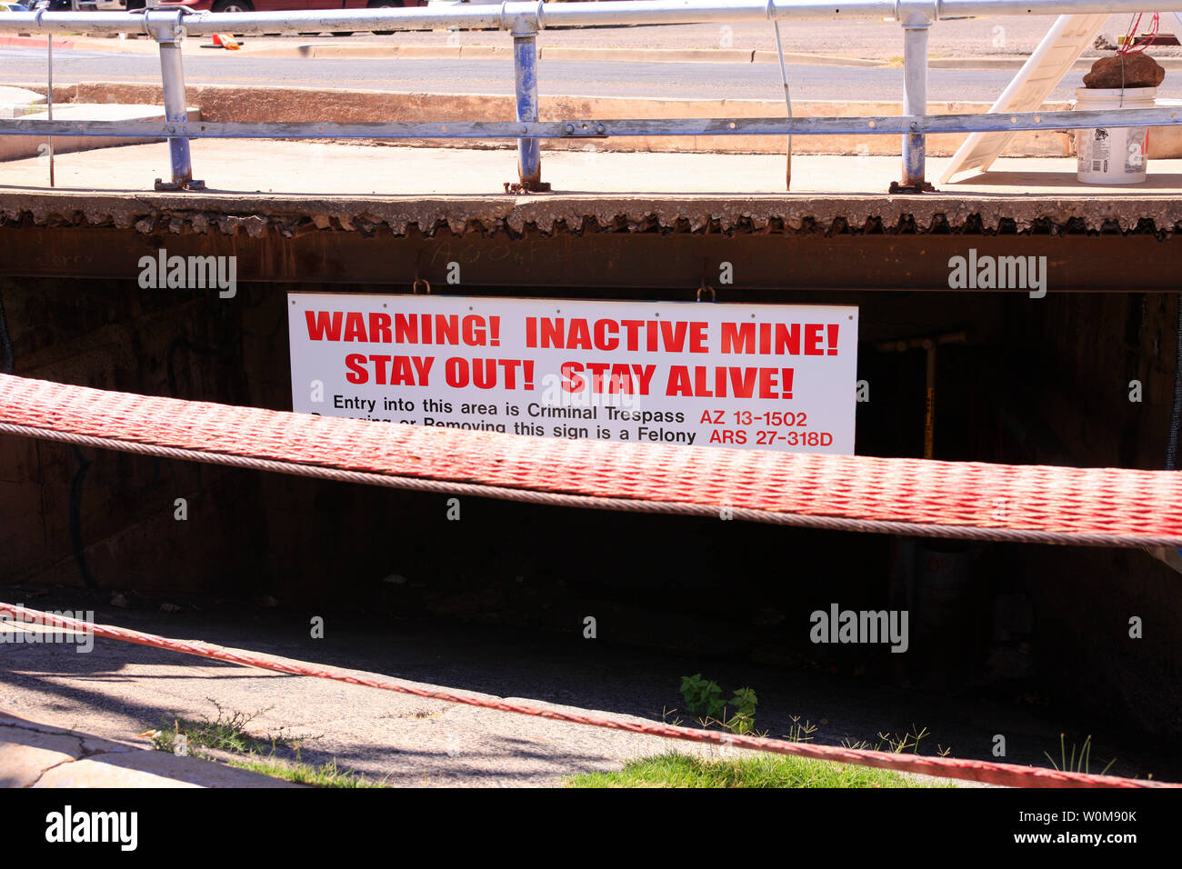 Mineshaft entrance hi-res stock photography and images - Alamy