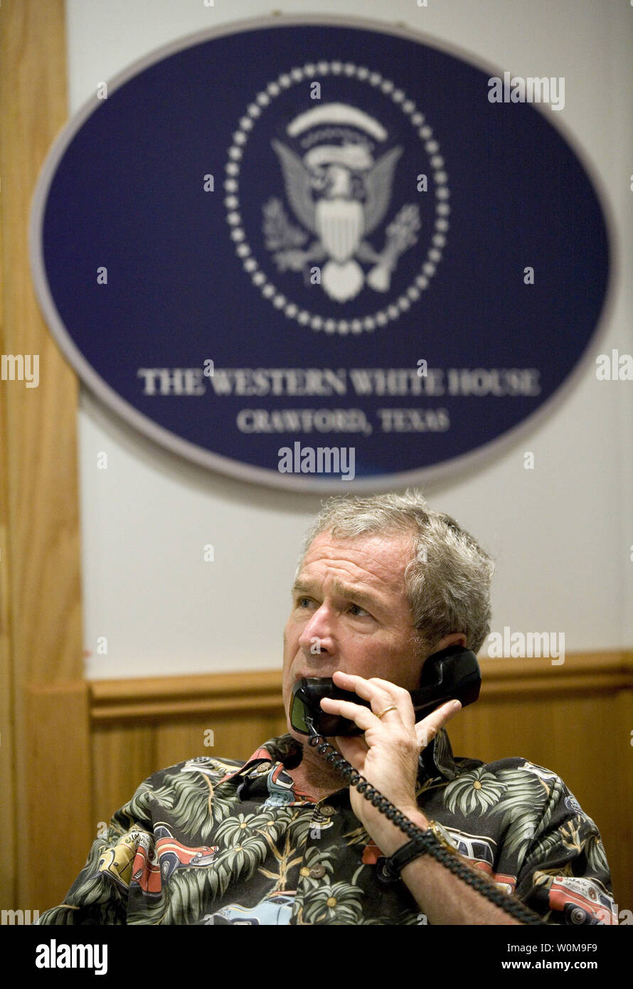 President George W. Bush speaks with the Prime Minister of Lebanon ...