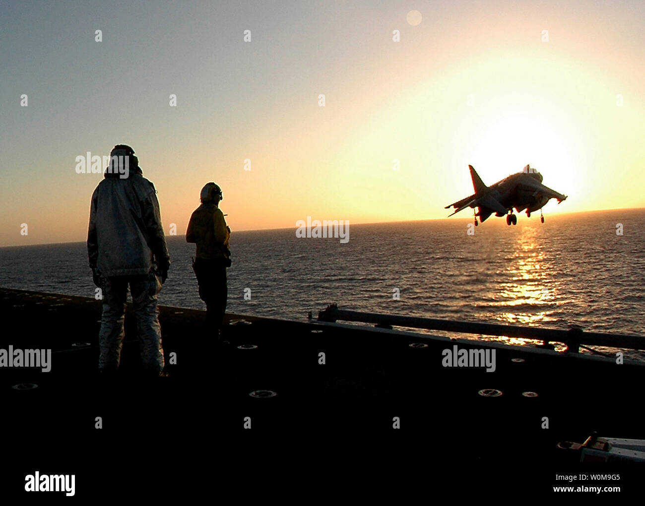 Uss boxer lhd 4 hi-res stock photography and images - Alamy