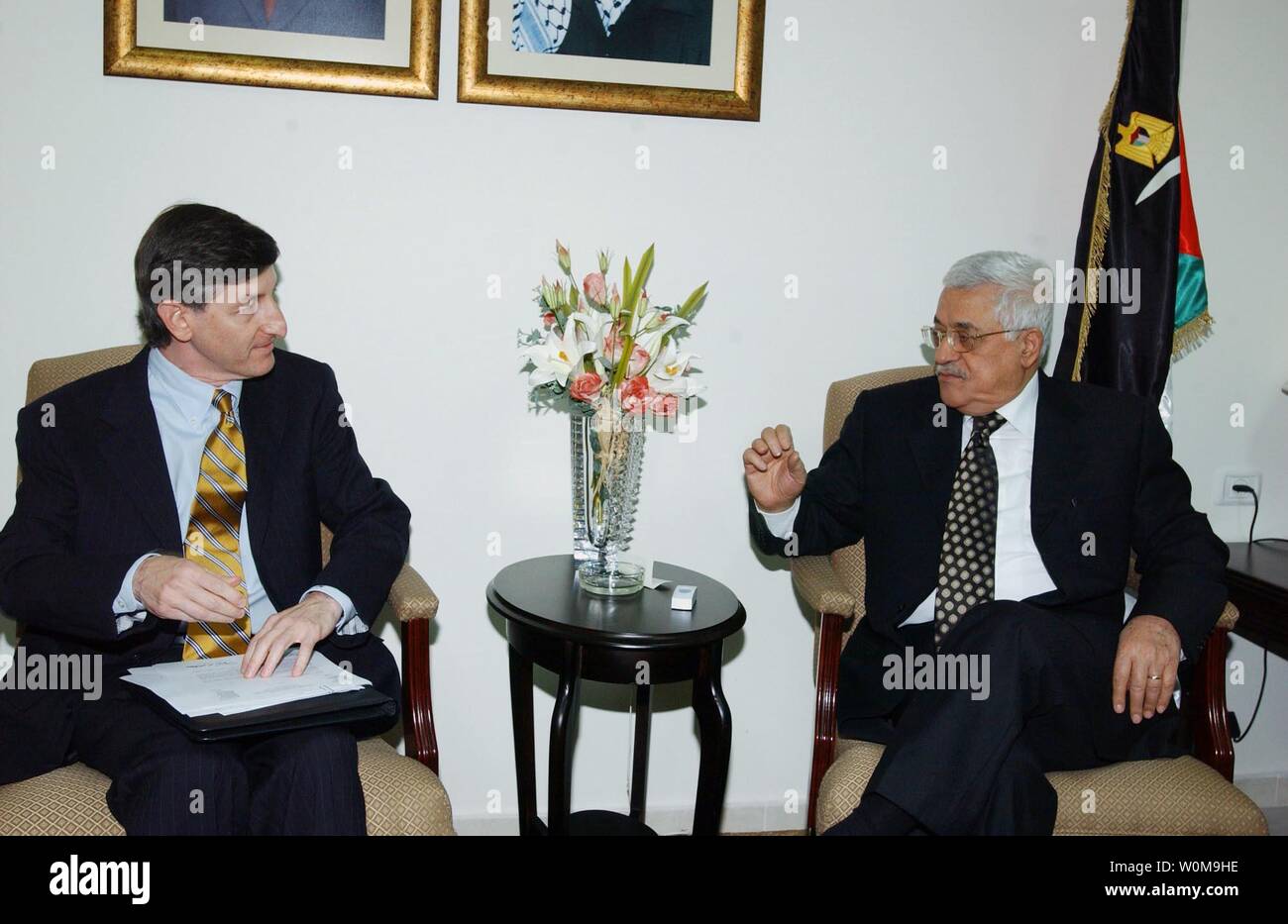 Palestinian President Mahmoud Abbas meets with U.S. Consul General ...