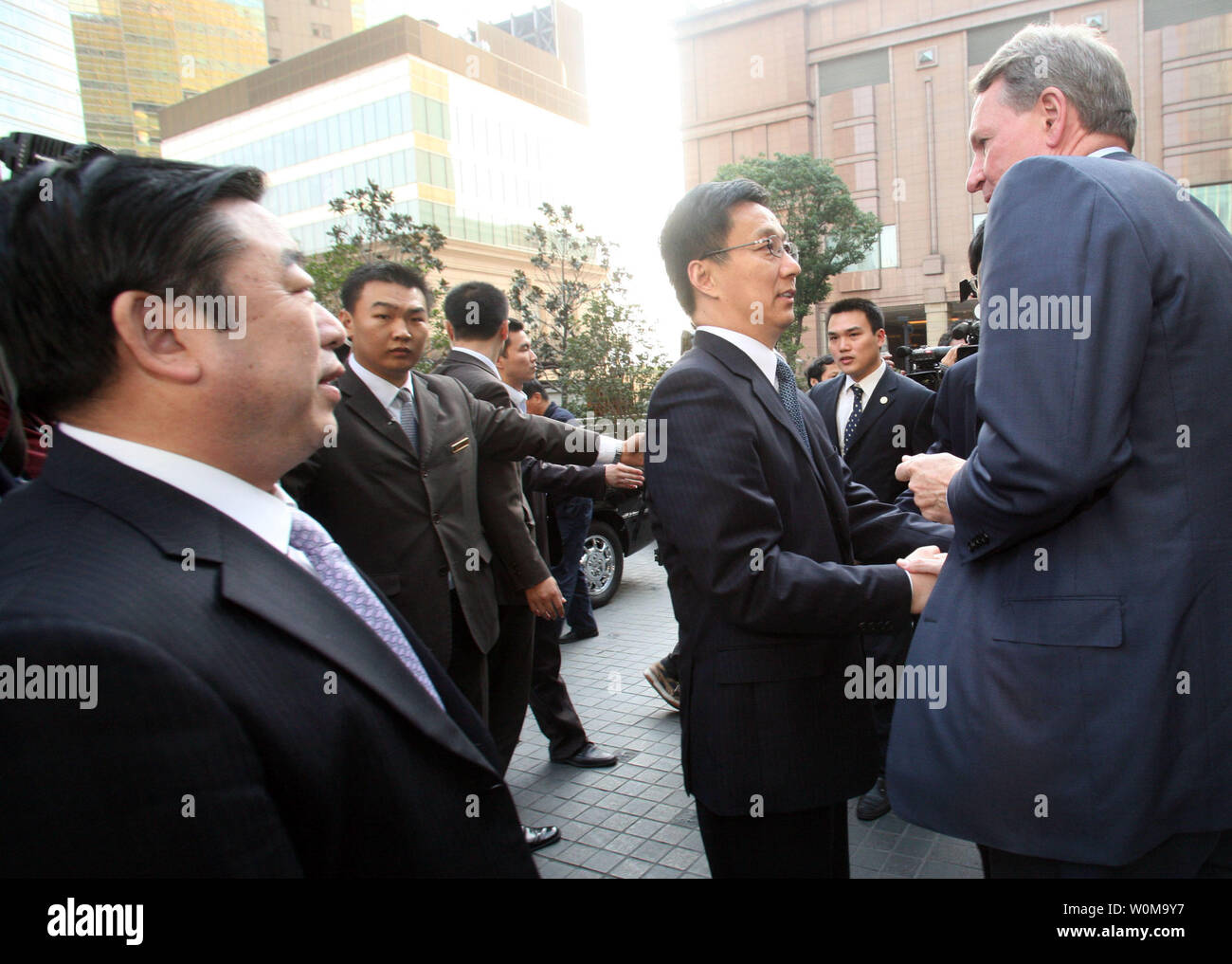 General Motors Chairman and CEO Rick Wagoner (right) greets Shanghai ...