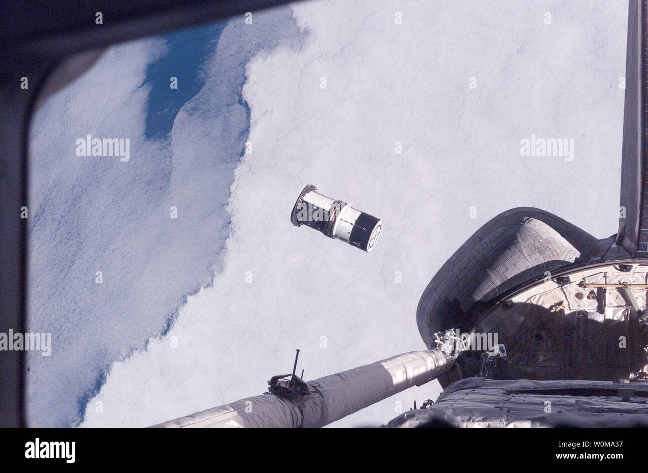 Density experiment hi-res stock photography and images - Alamy