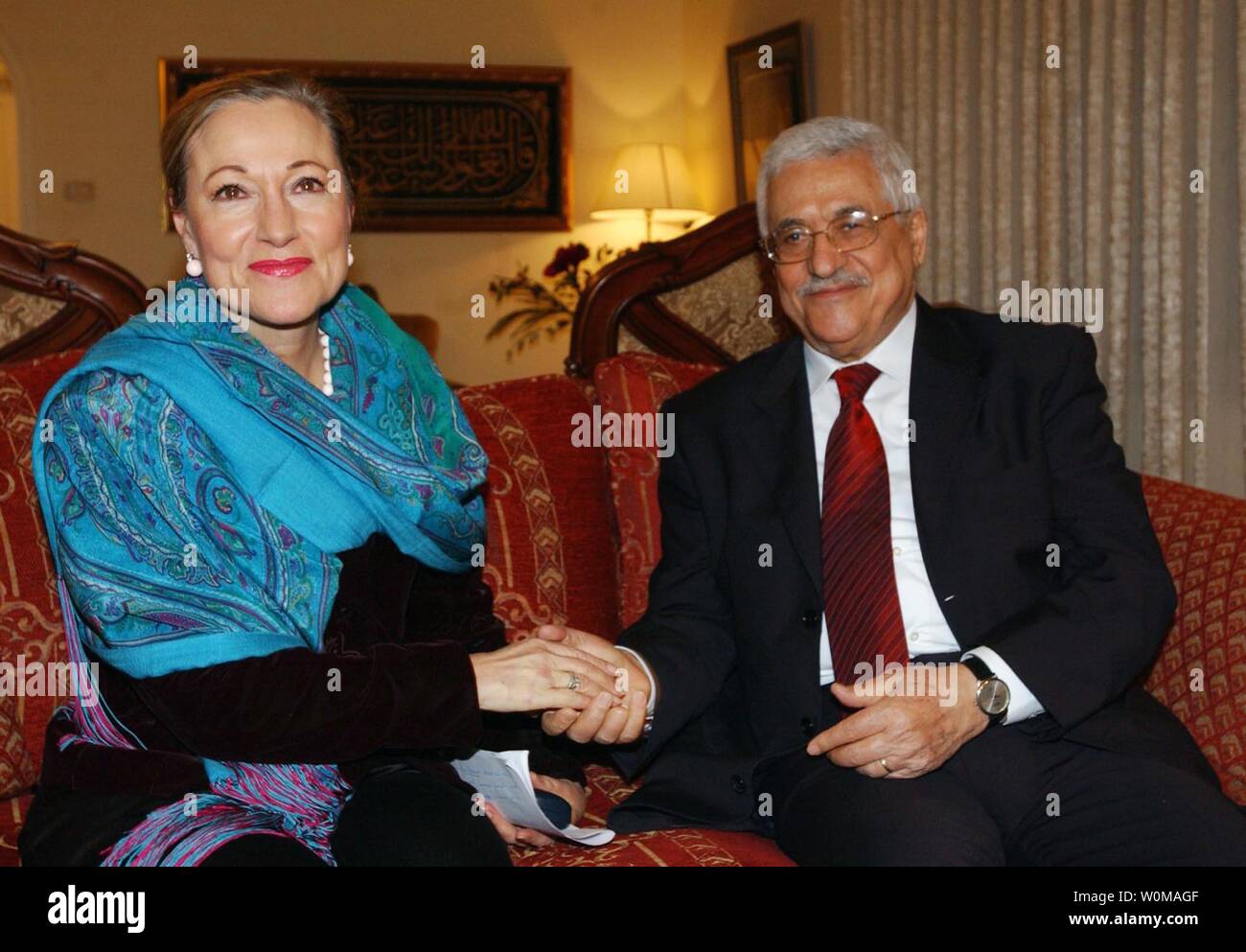 Palestinian President Mahmoud Abbas (R) shakes hands with European ...