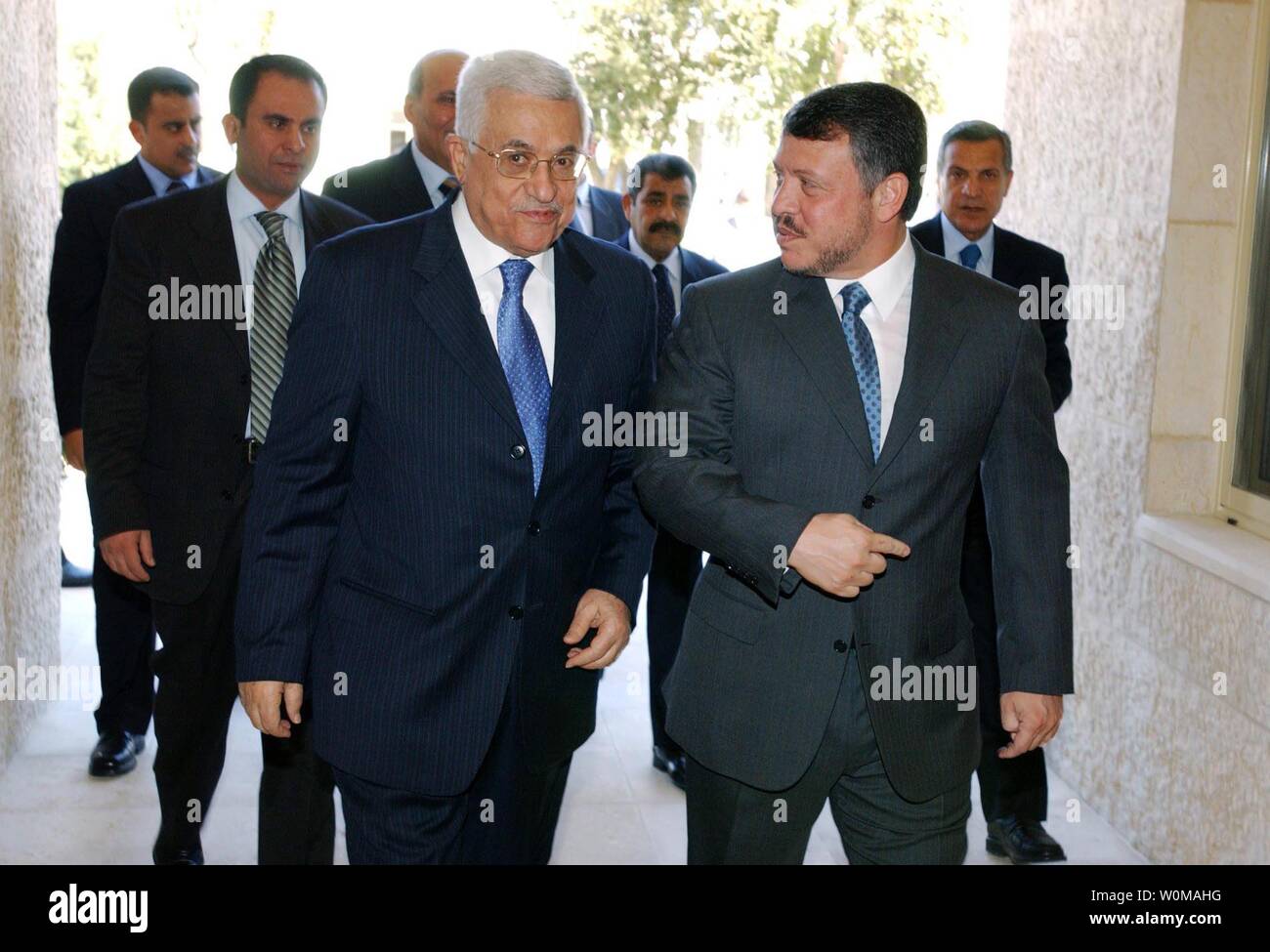 Jordanian King Abdallah, II, (R) welcomes Palestinian President Mahmoud ...