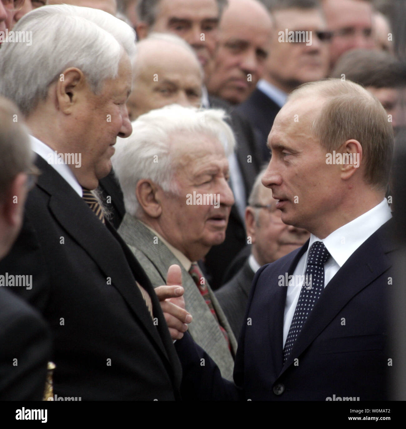 Russian president boris yeltsin r hi-res stock photography and images ...