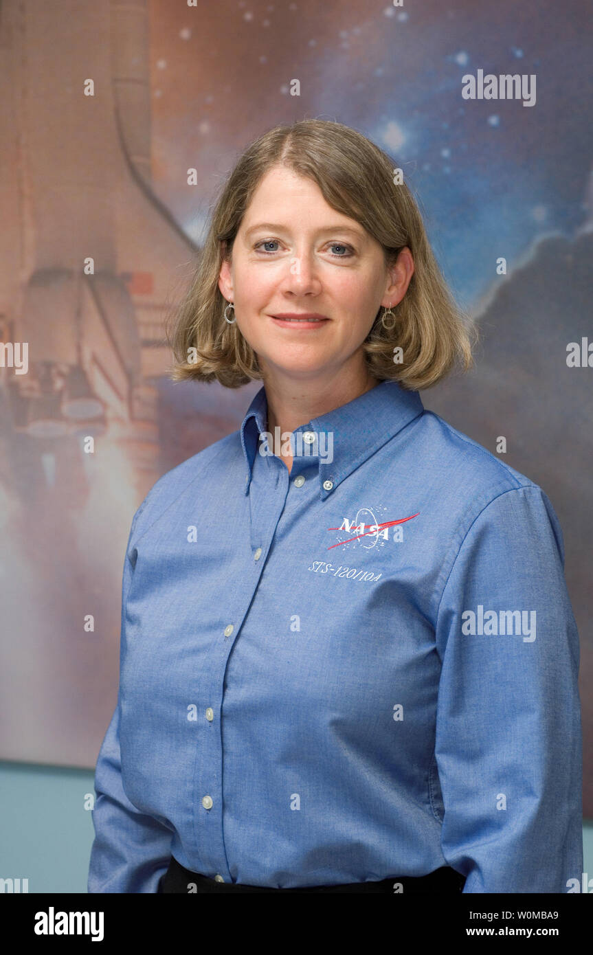 Pamela melroy astronaut in space hi-res stock photography and images ...