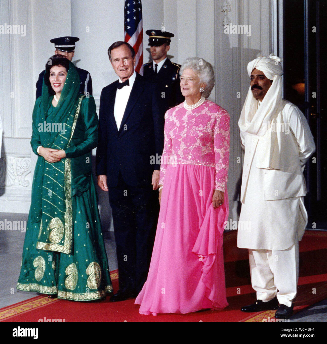 Benazir bhutto r hi-res stock photography and images - Alamy
