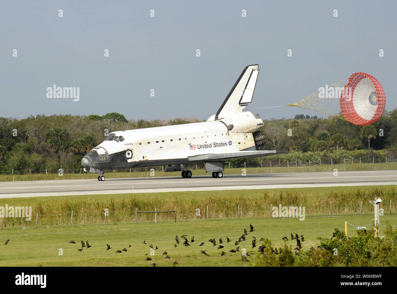 The Space Shuttle Atlantis (STS-122) lands at the Shuttle Landing ...