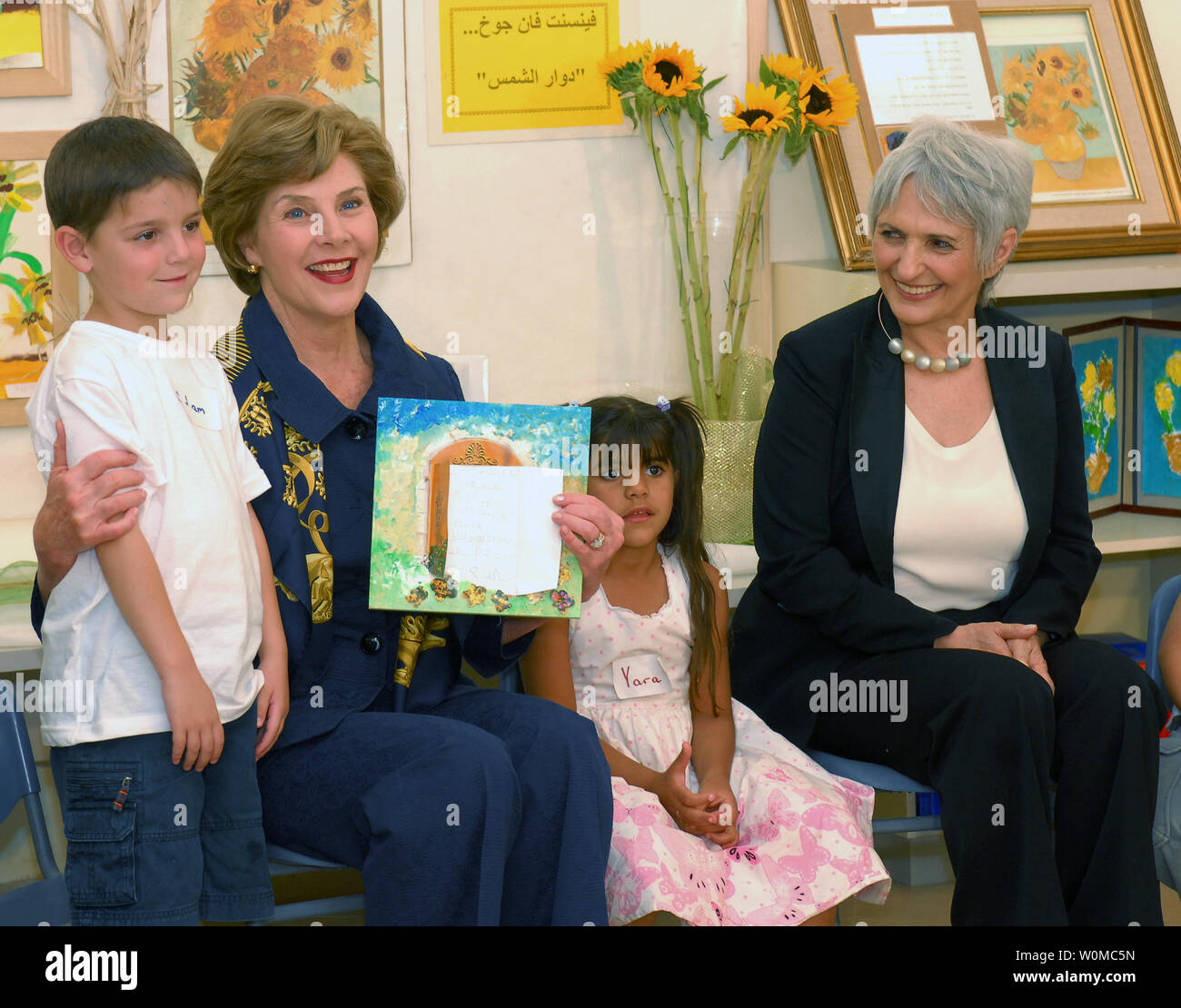 President bush school visit hi-res stock photography and images - Alamy