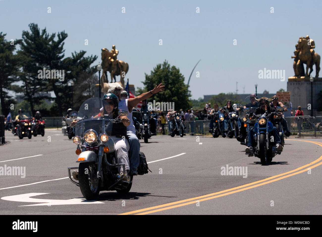 The Memorial Day weekend XXI Rolling Thunder motorcycle parade crosses ...