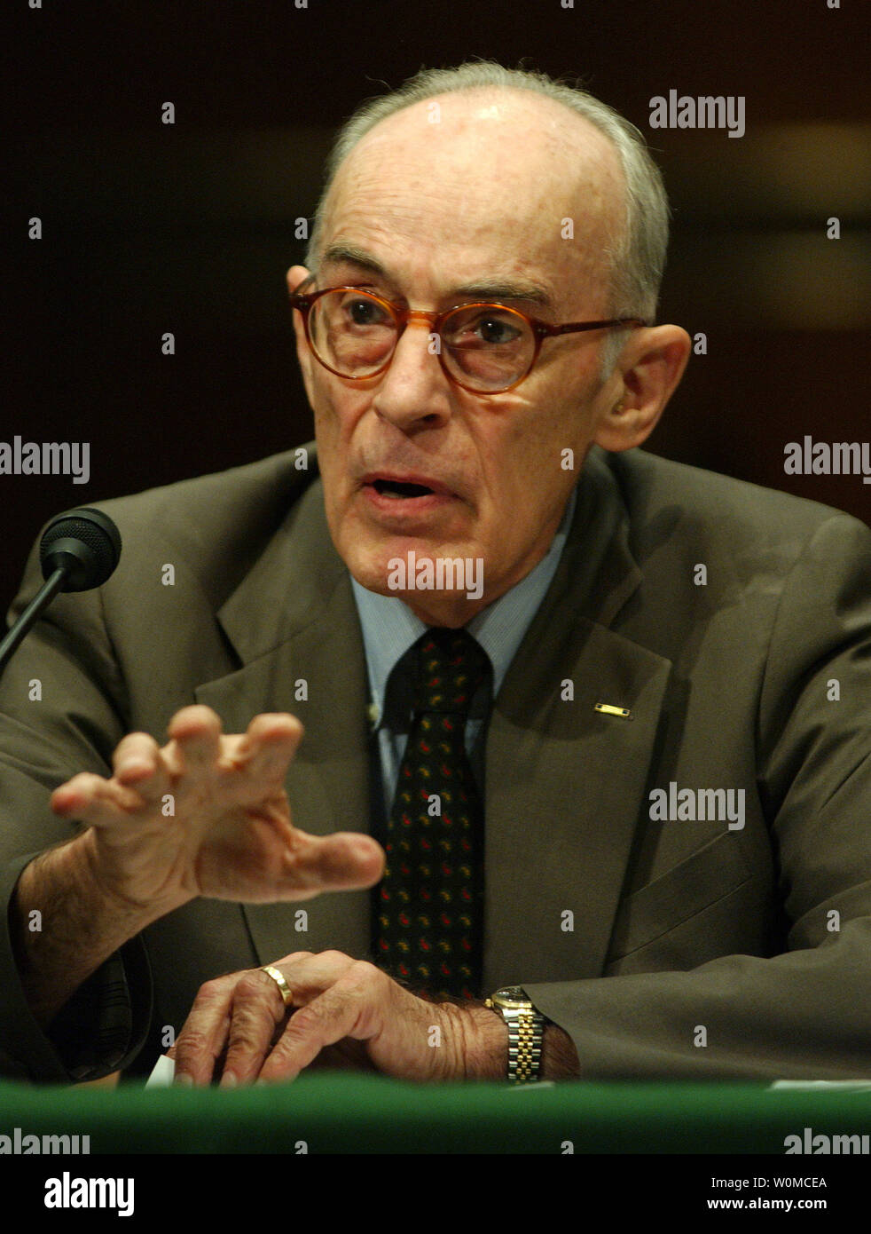 Died at the age of 75 from a heart attack hi-res stock photography and ...