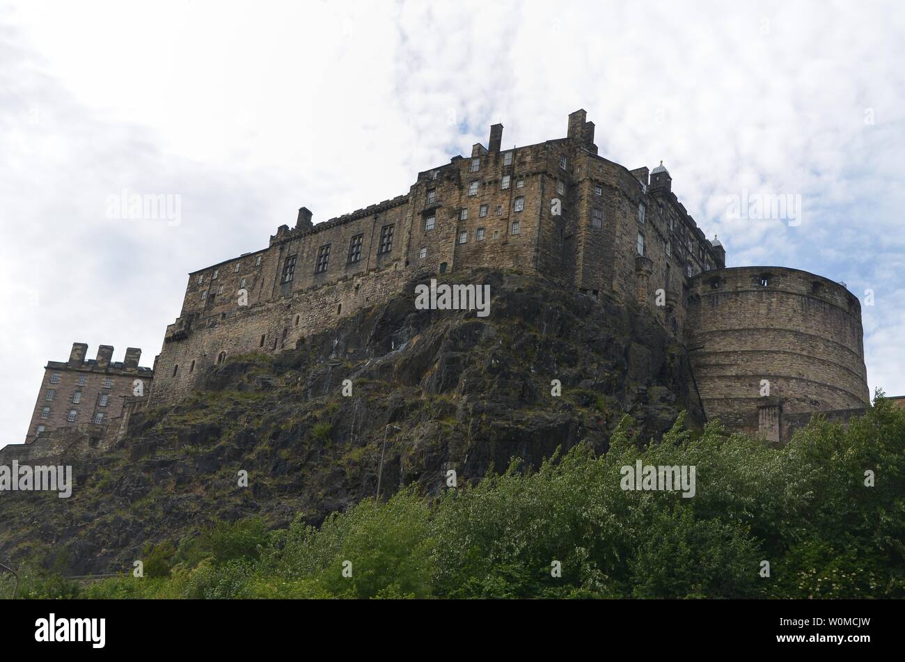 Edinburgh castle historic fortress hi-res stock photography and images ...