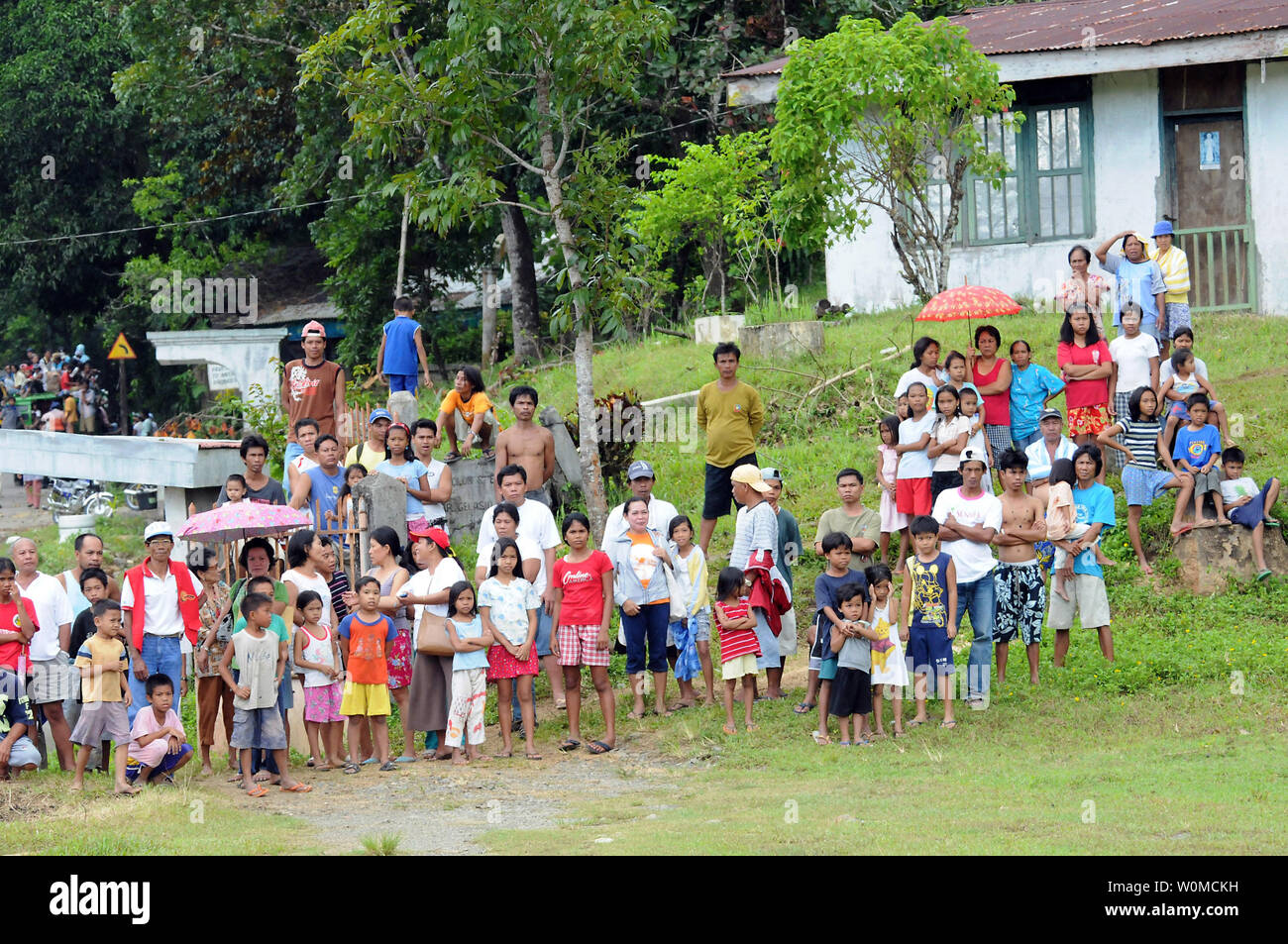 Philippines humanitarian assistance hi-res stock photography and images ...