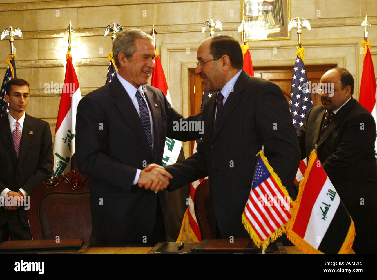 Nuri al maliki george bush hi-res stock photography and images - Alamy