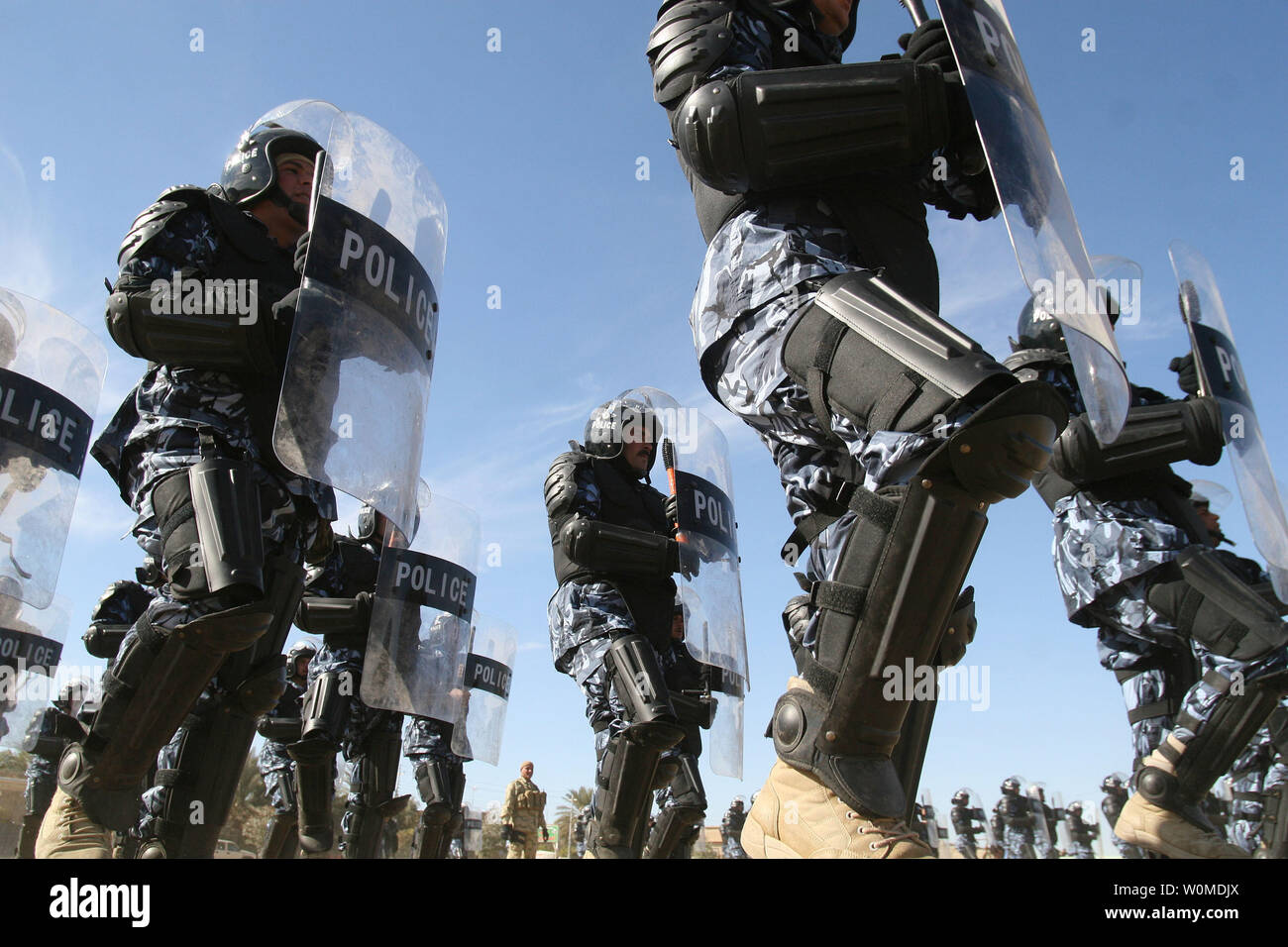 Iraqi riot police practice techniques in an exercise during the the ...