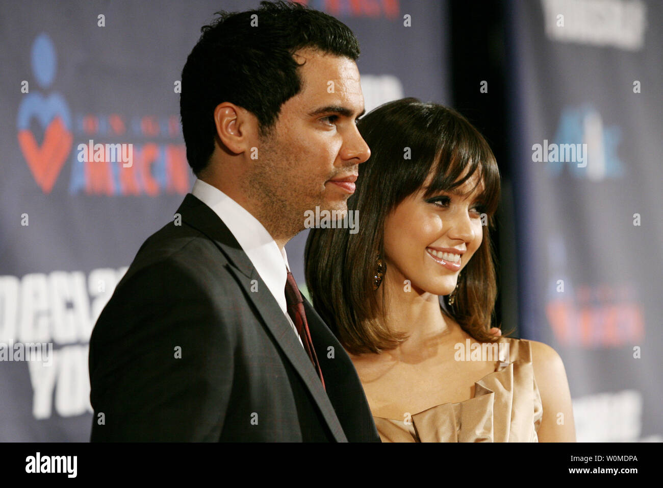Jessica alba husband cash warren hi-res stock photography and images ...